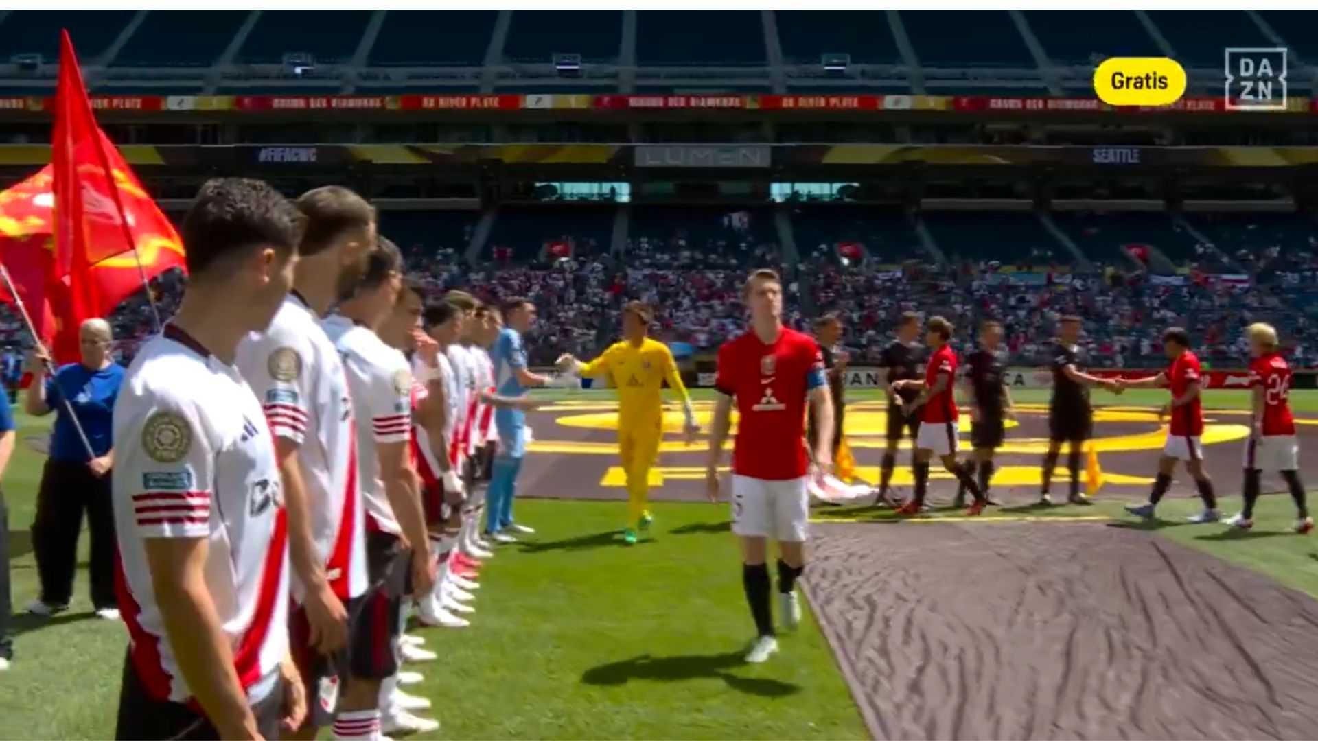 ¡Insólita imagen del capitán del Urawa Reds! Ignoró el saludo los jugadores de River Plate ...