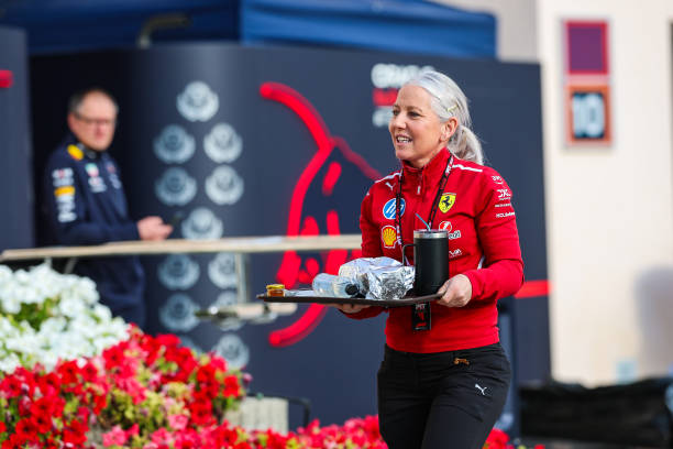 Quem é Angela Cullen, a treinadora de Hamilton que está de volta ao ...