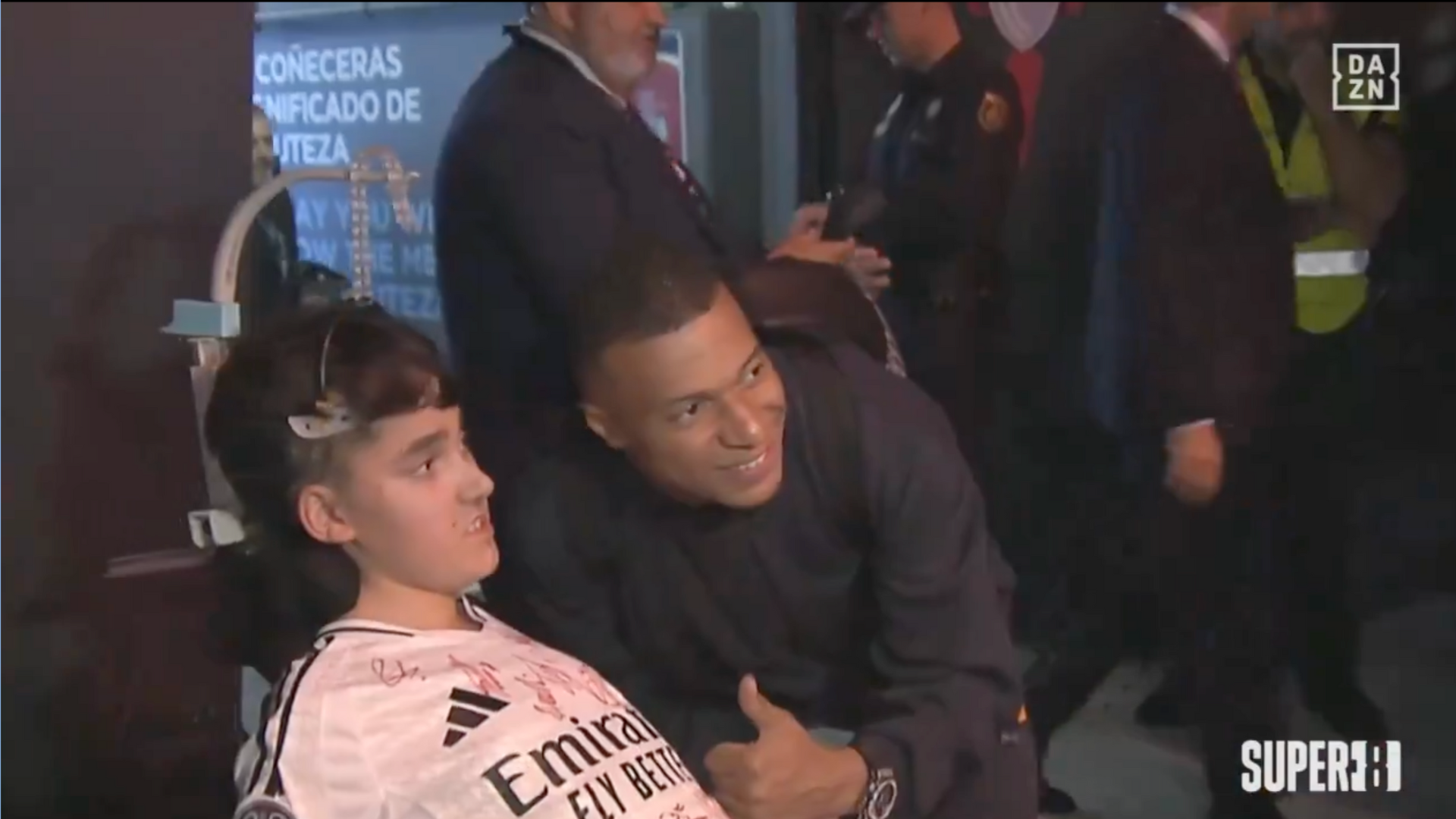 Kylian Mbappé, Carlo Ancelotti y su conmovedor gesto con un aficionado del Real Madrid tras su ...