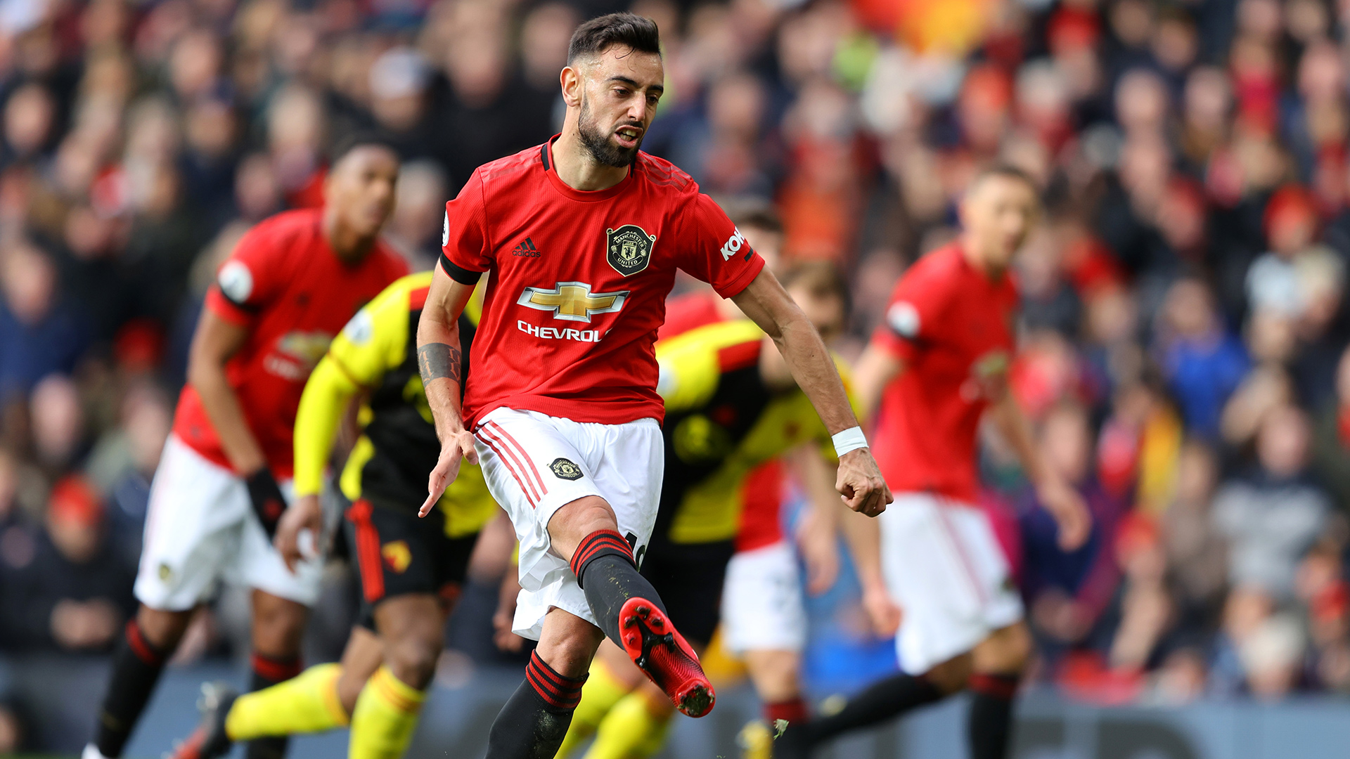 1G1Aと躍動のB・フェルナンデス、独特のステップPKについて「普段からこの蹴り方」 | DAZN News JP