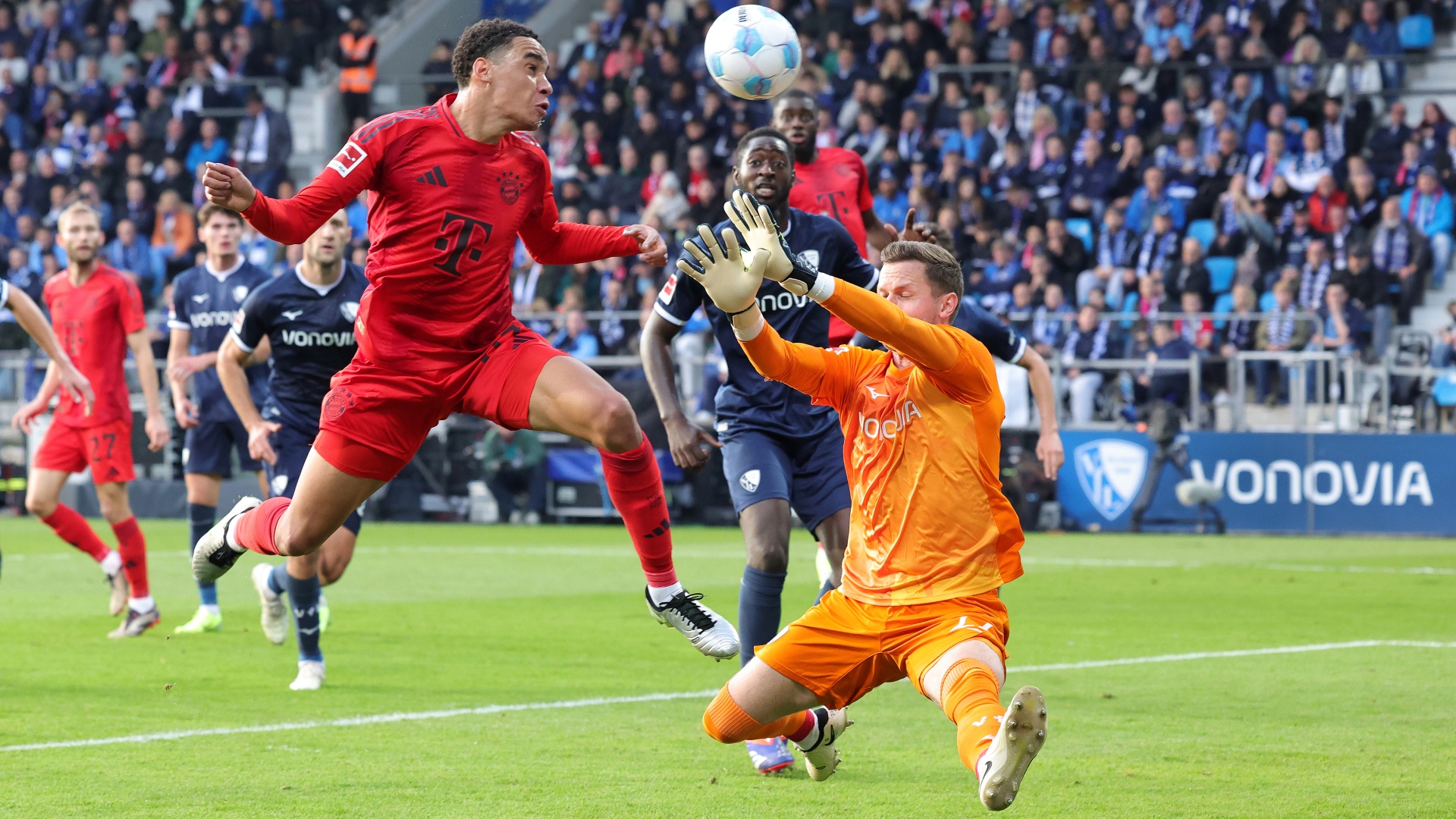 DAZN oder Sky - wo läuft Augsburg gegen Bayern heute? | DAZN News DE