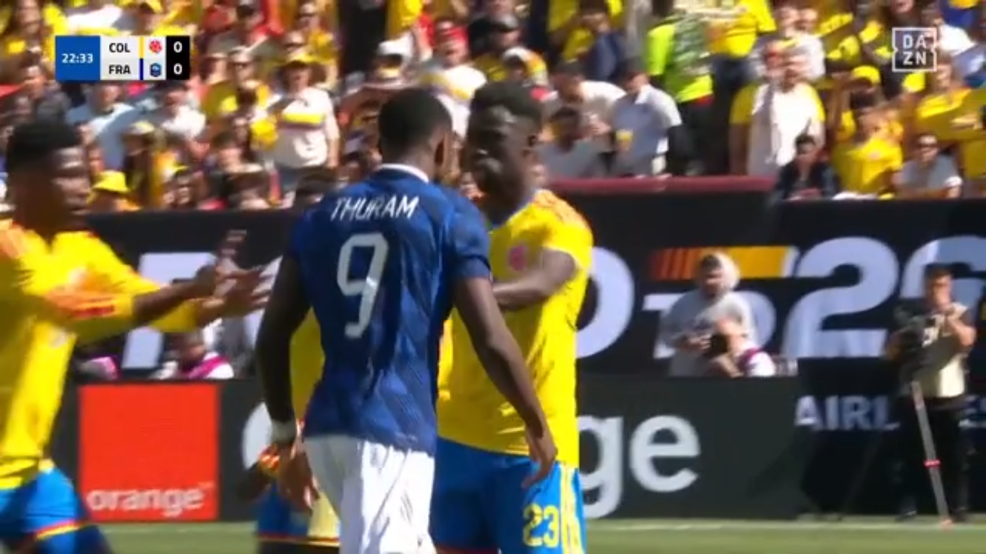 De amistoso a batalla: el brutal pique entre Marcus Thuram y Davinson ...