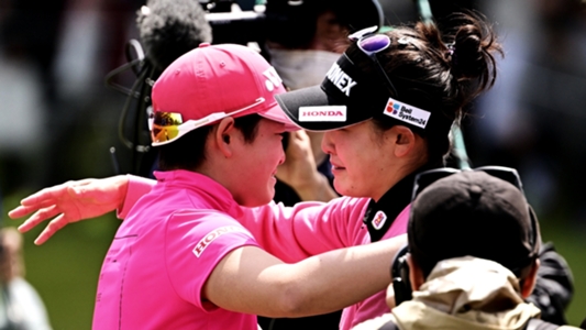 “待ち焦がれた”涙の抱擁 岩井姉妹が双子V達成｜ KKT杯バンテリンレディス ｜ JLPGAツアー | DAZN News 日本