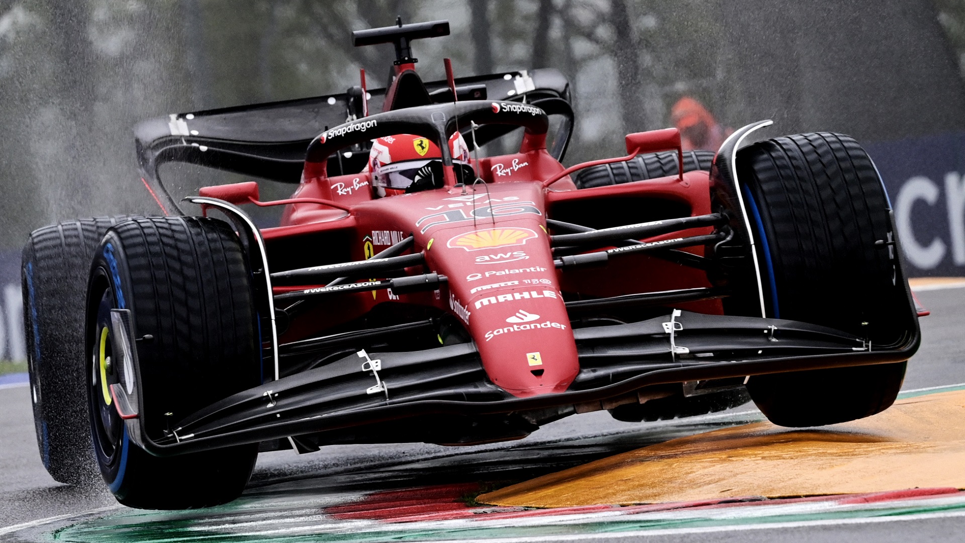 エミリア・ロマーニャGP、濡れた路面のFP1はルクレールが最速！フェラーリ1‐2、3番手フェルスタッペン、角田裕毅は9番手｜F1 | DAZN ...