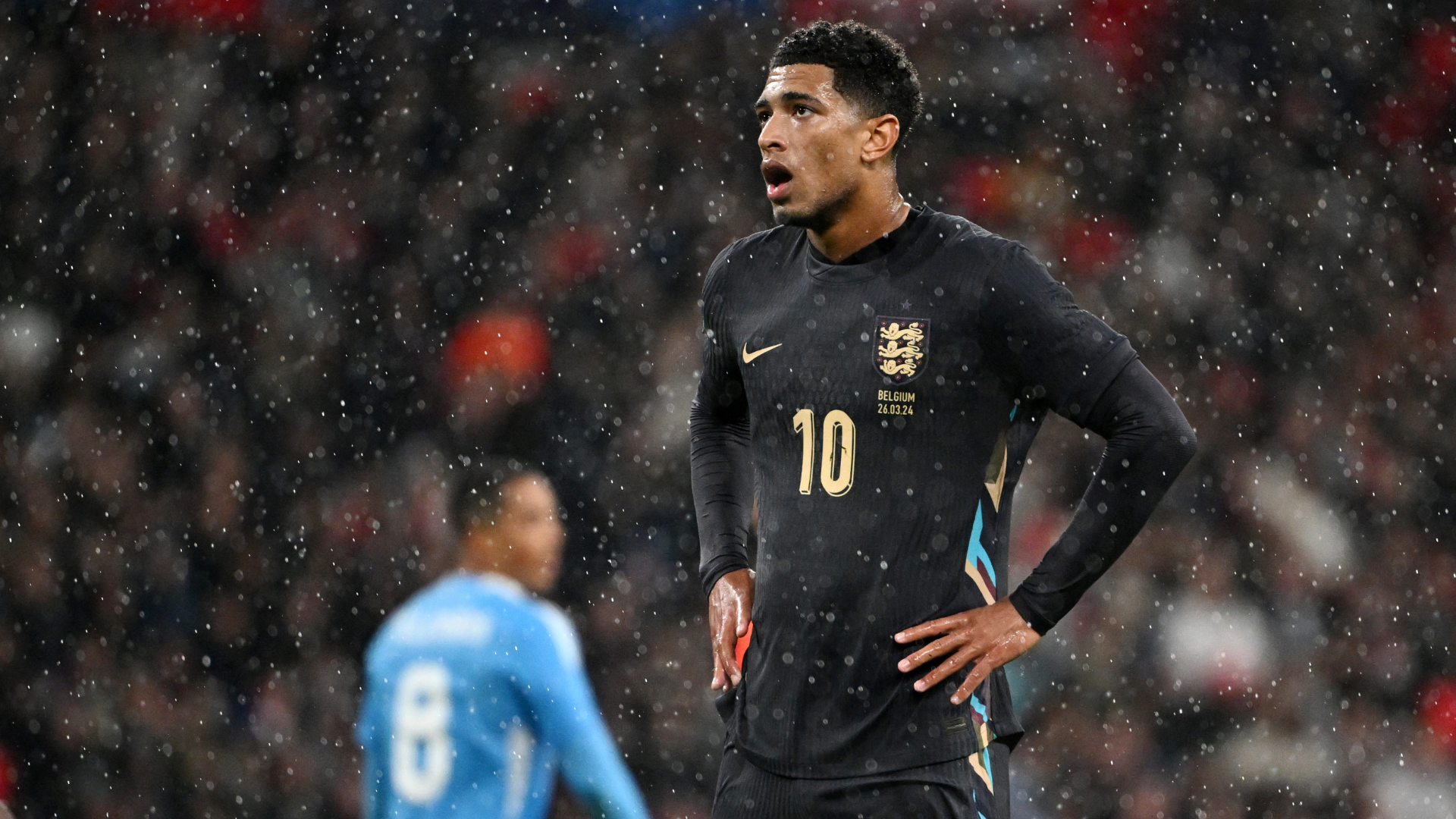 Former England star names the player who should take No. 10 role ahead ...