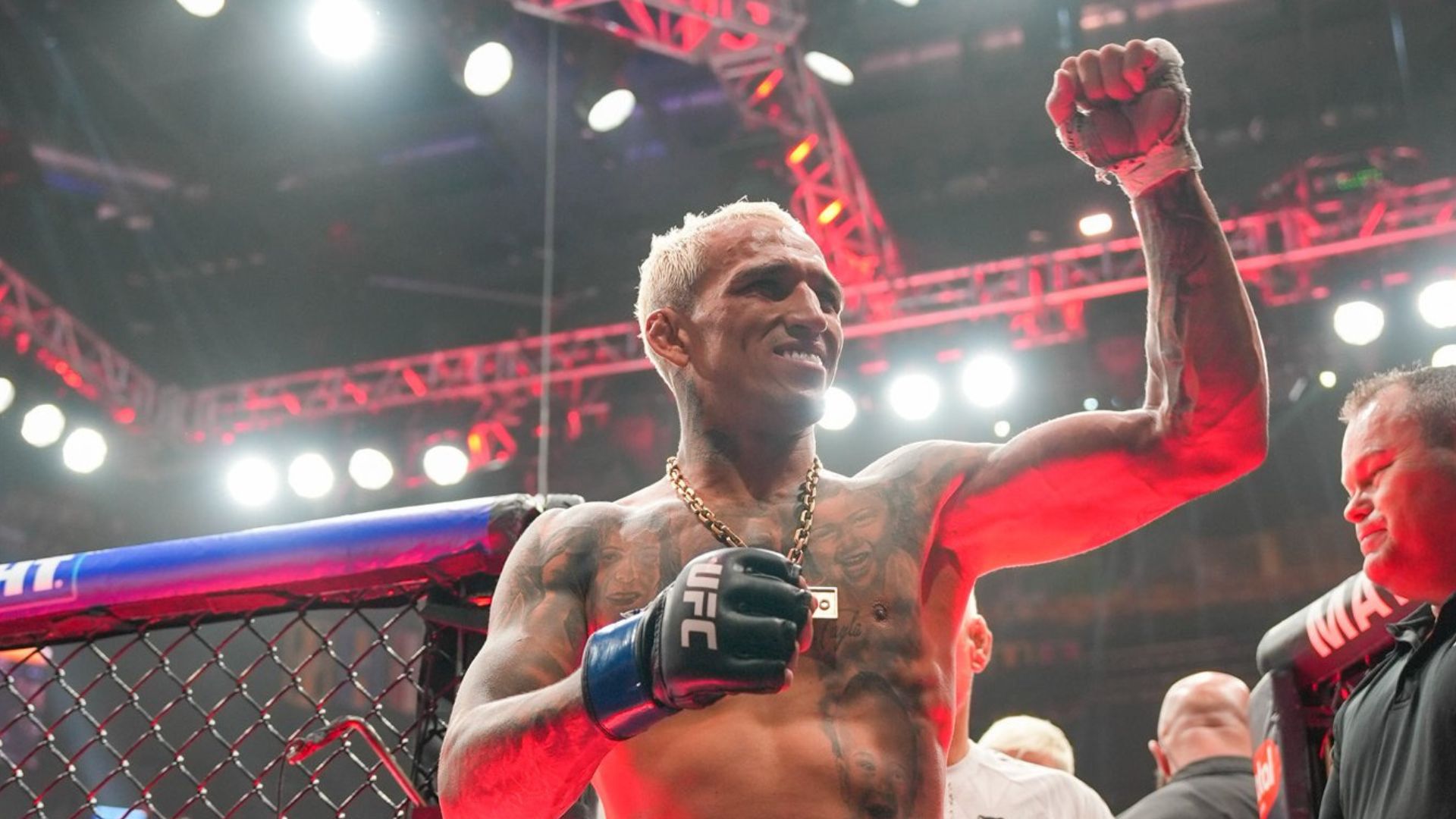 Charles Oliveira aplasta a Max Holloway, gana el BMF y pide cita con ...