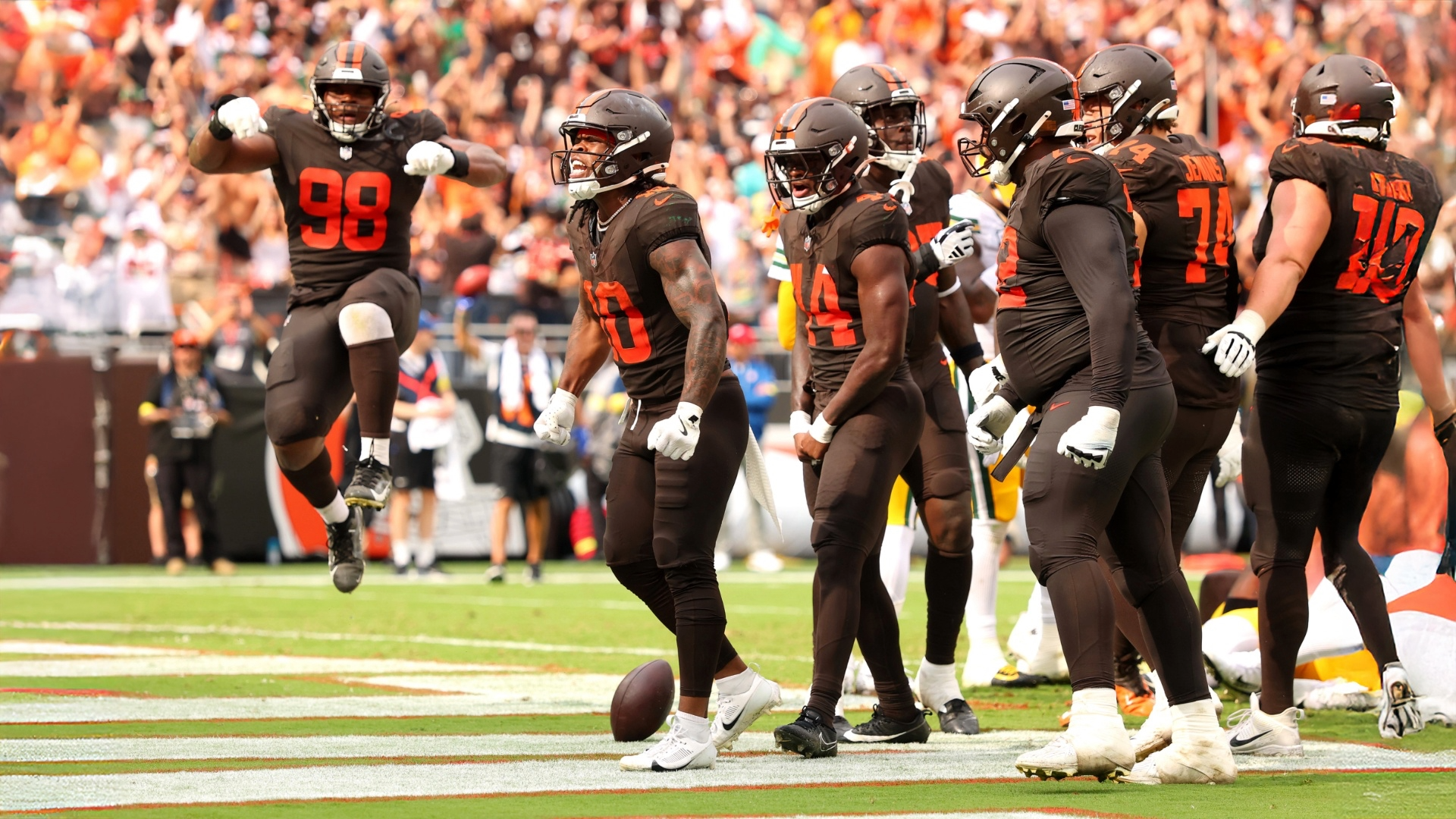 Browns roar back to upset the Packers and notch first win of the season | DAZN News GB