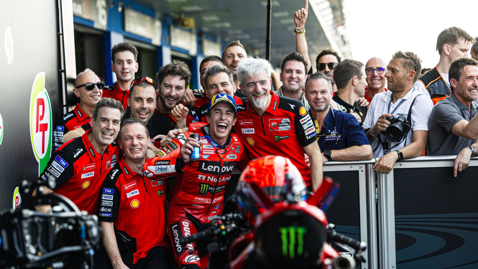 Marc Márquez sella la paz definitiva con los 'tifosi' de Ducati antes ...