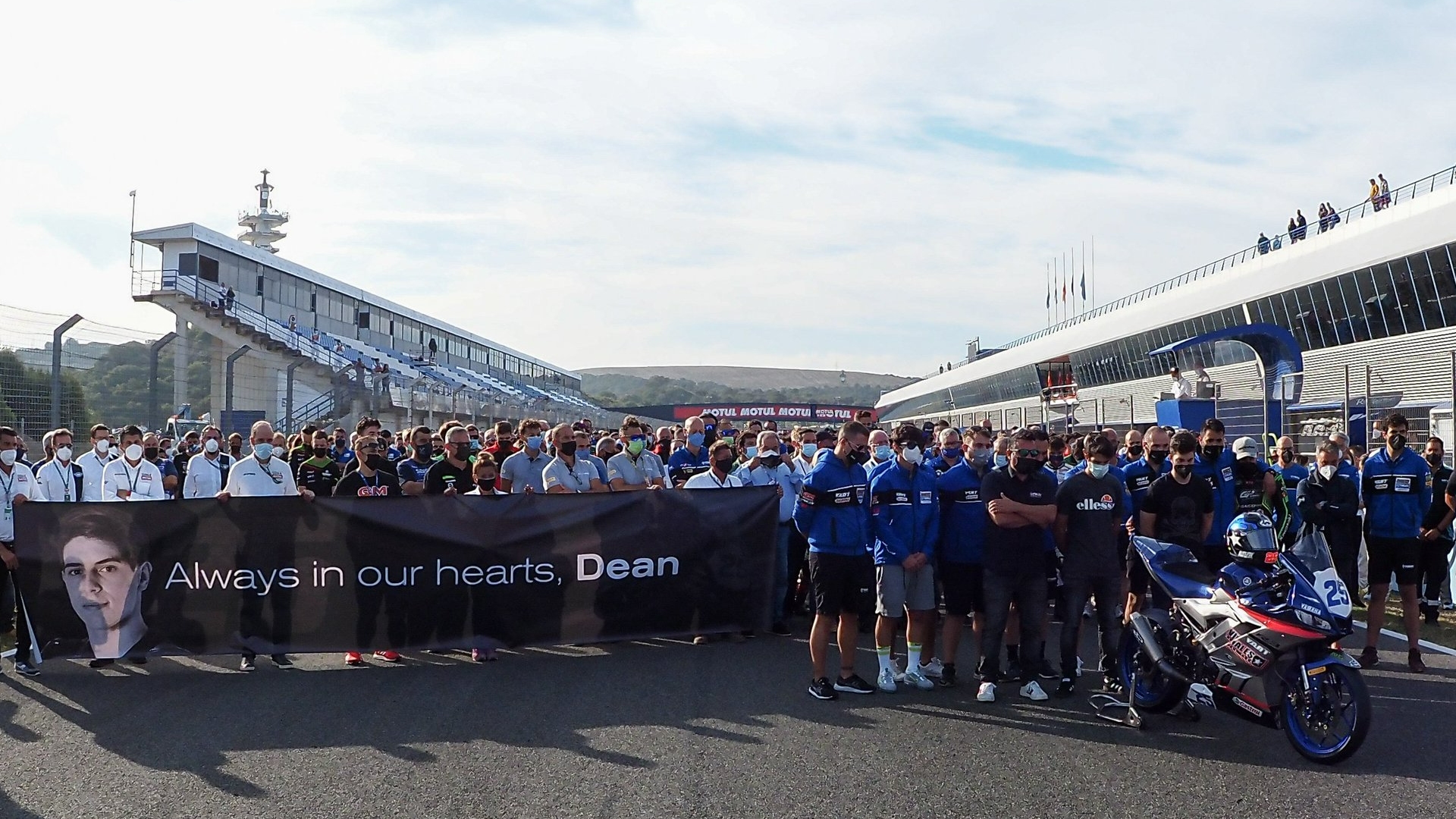 Maverick Viñales e Isaac rinden tributo a su primo Dean Berta: emotivo ...