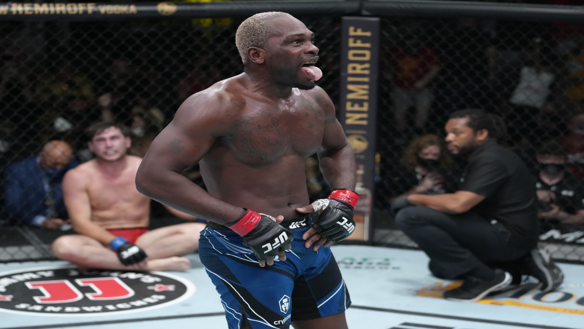 UFC Fight Night results: Derek Brunson dominates in submitting Darren ...