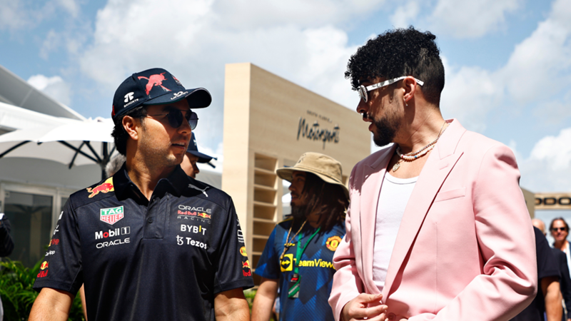 Checo Pérez recibe un regalo especial de Bad Bunny para el GP de Mónaco ...