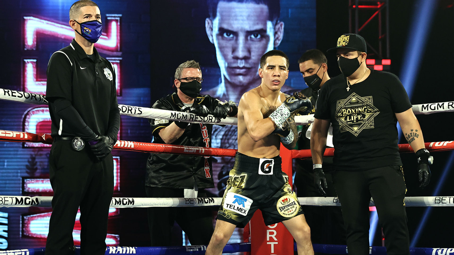 Oscar Valdez caps off night of knockouts with stoppage of Jayson Velez ...