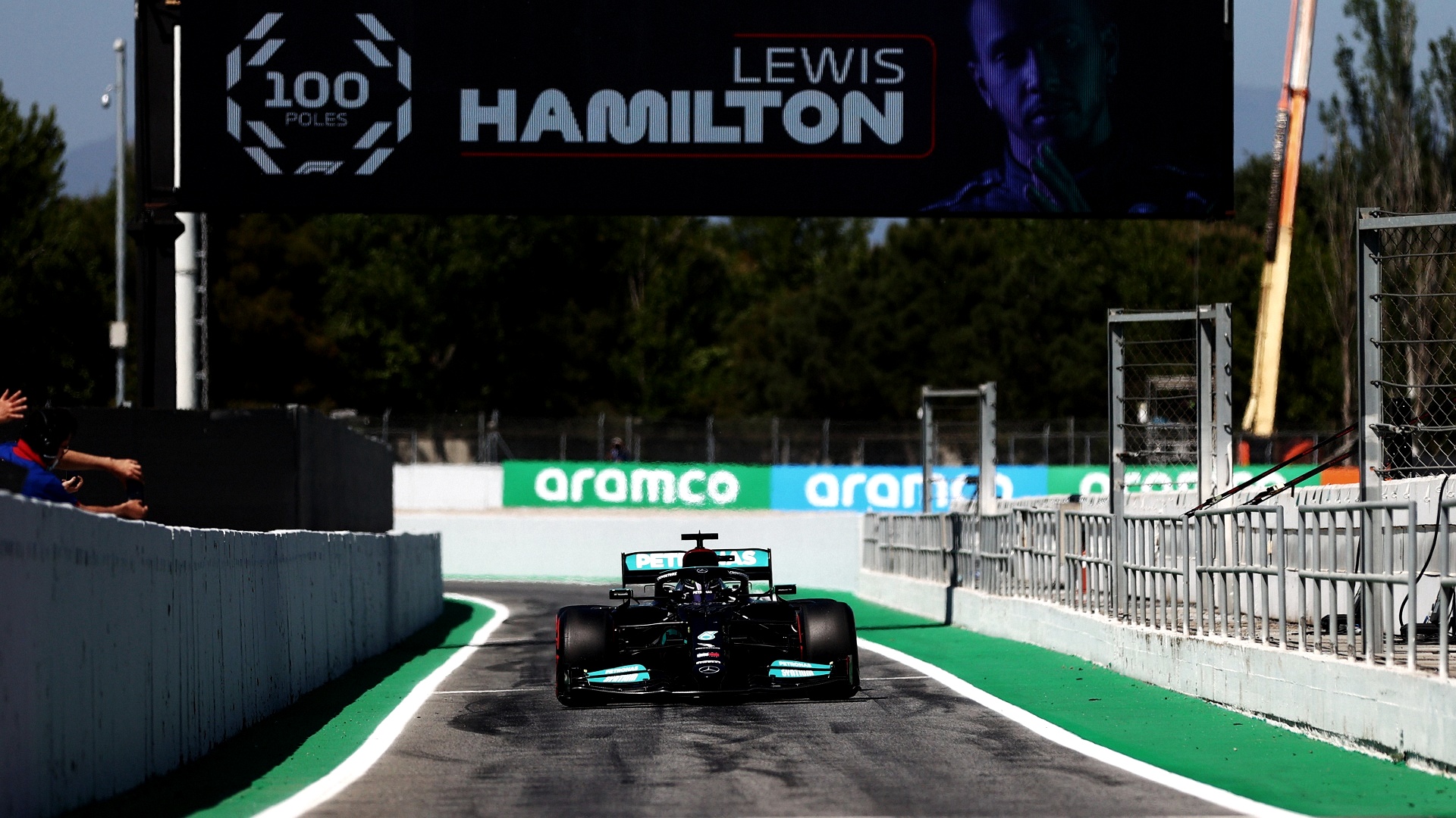 ハミルトンがキャリア100度目のPPを獲得、角田裕毅はQ1脱落で16番手…スペインGP予選｜F1 | DAZN News JP