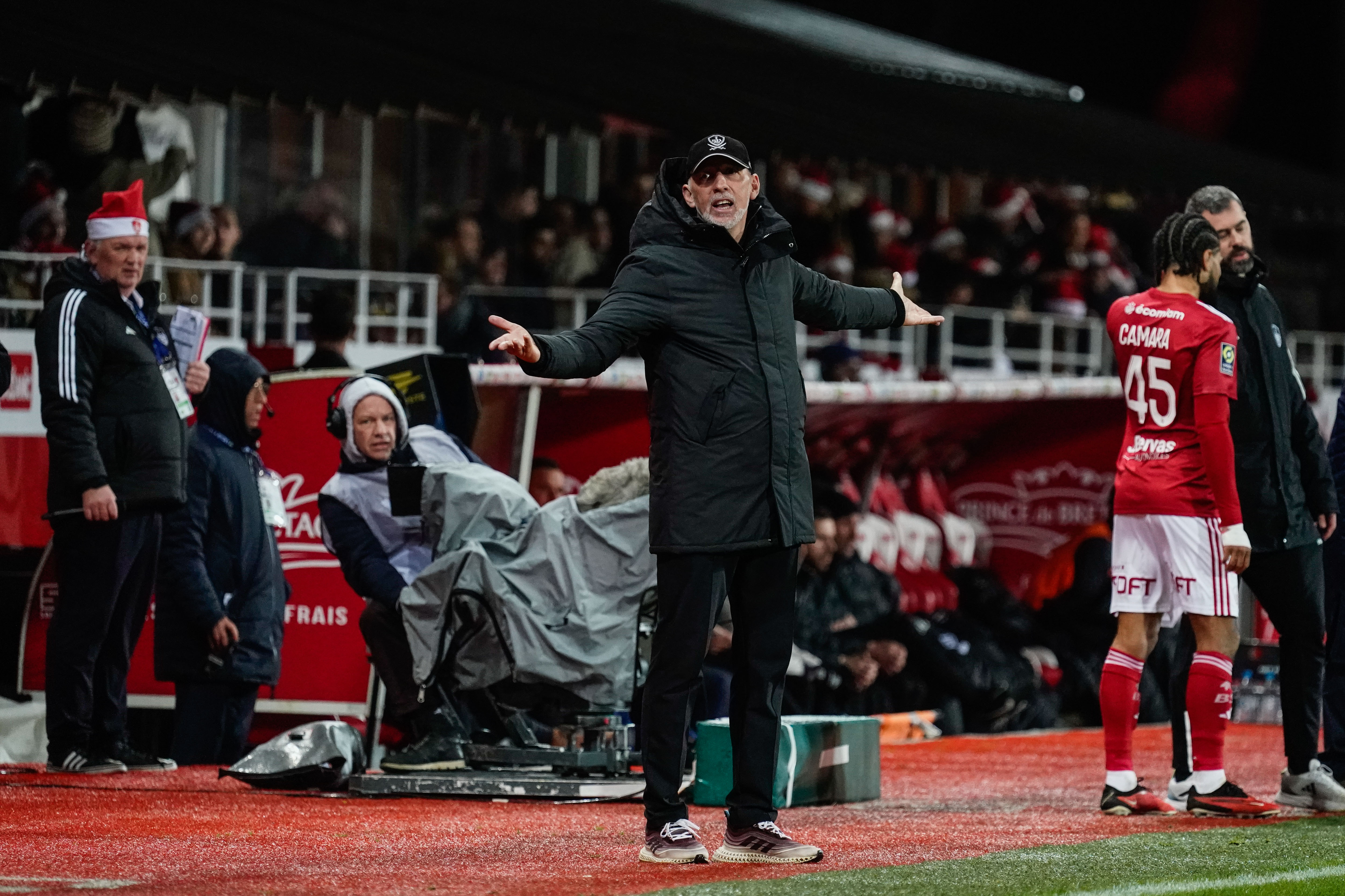 Ligue 1: Eric Roy attend de voir « la réaction après l’élimination en ...