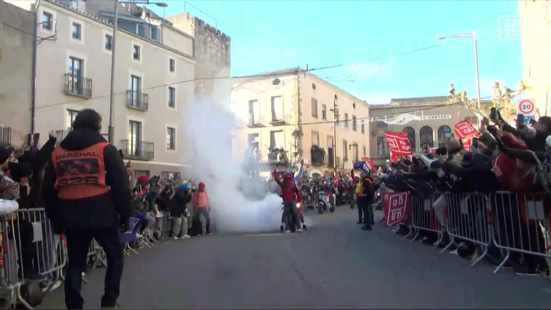 VÍDEO | La escandalosa celebración de los Márquez en Cervera: quemando ...
