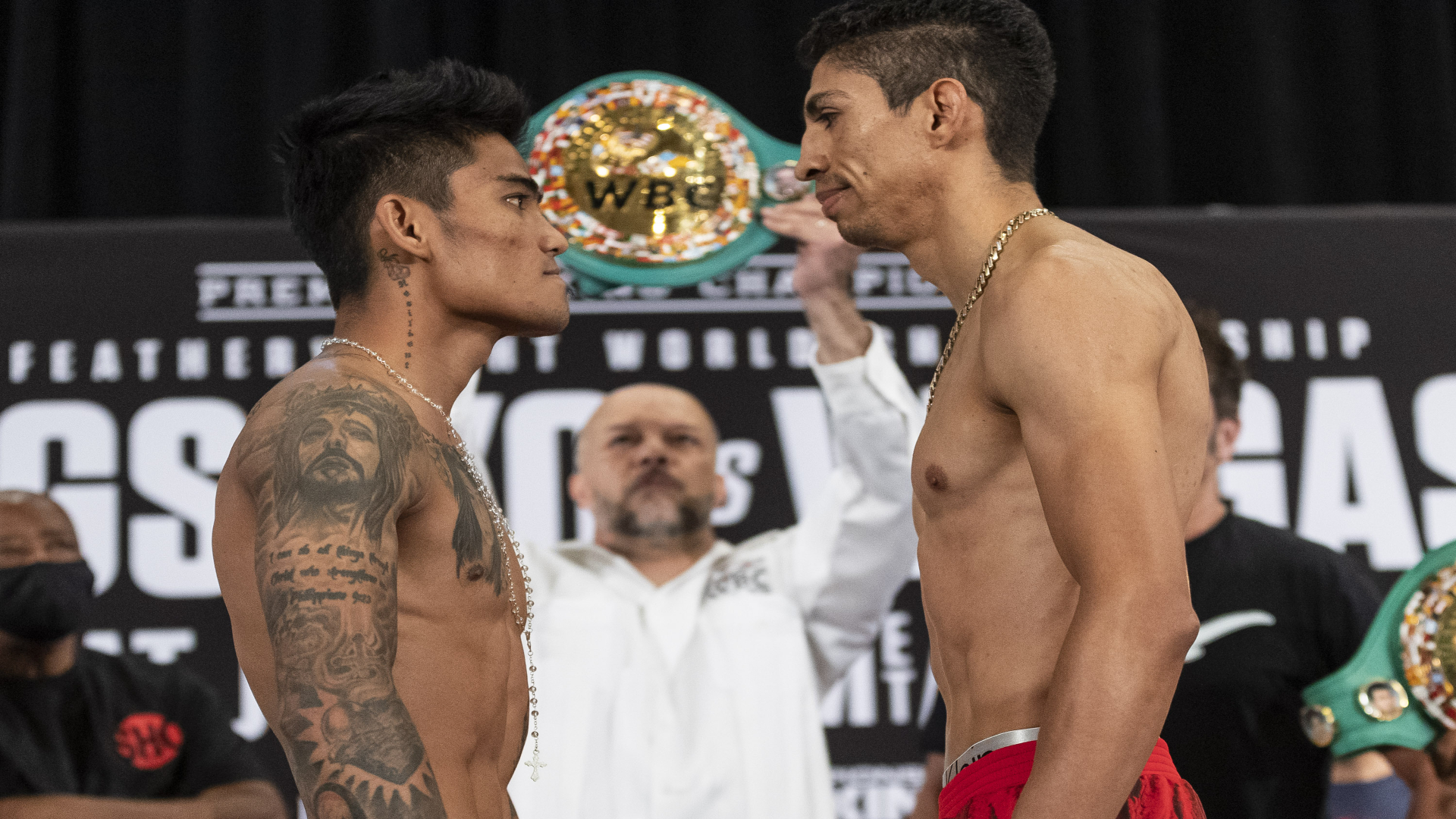 Rey Vargas survives knockdown to win split decision over Mark Magsayo ...