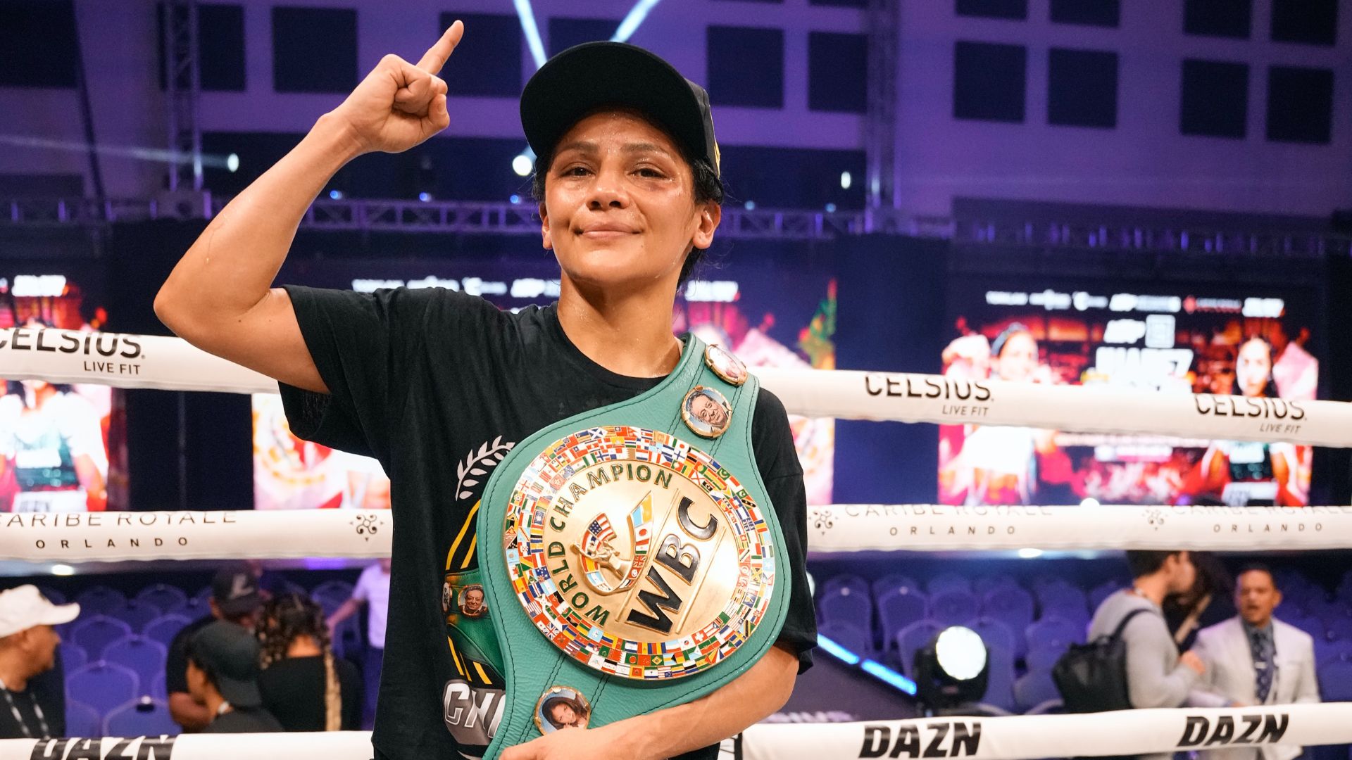 Lourdes Juárez retiene su título del WBC tras una guerra con Yesica ...
