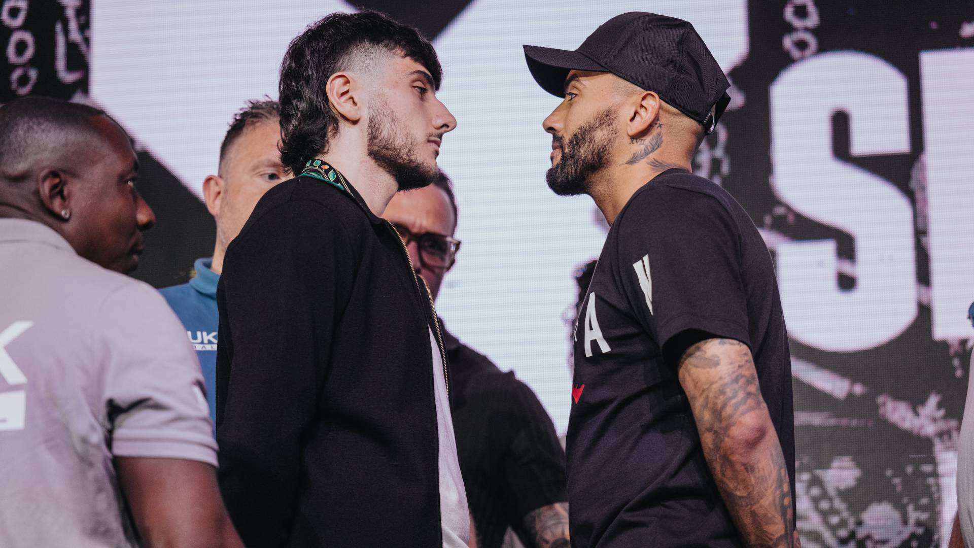 What time is the Danny Aarons vs. Danny Simpson fight tonight ...