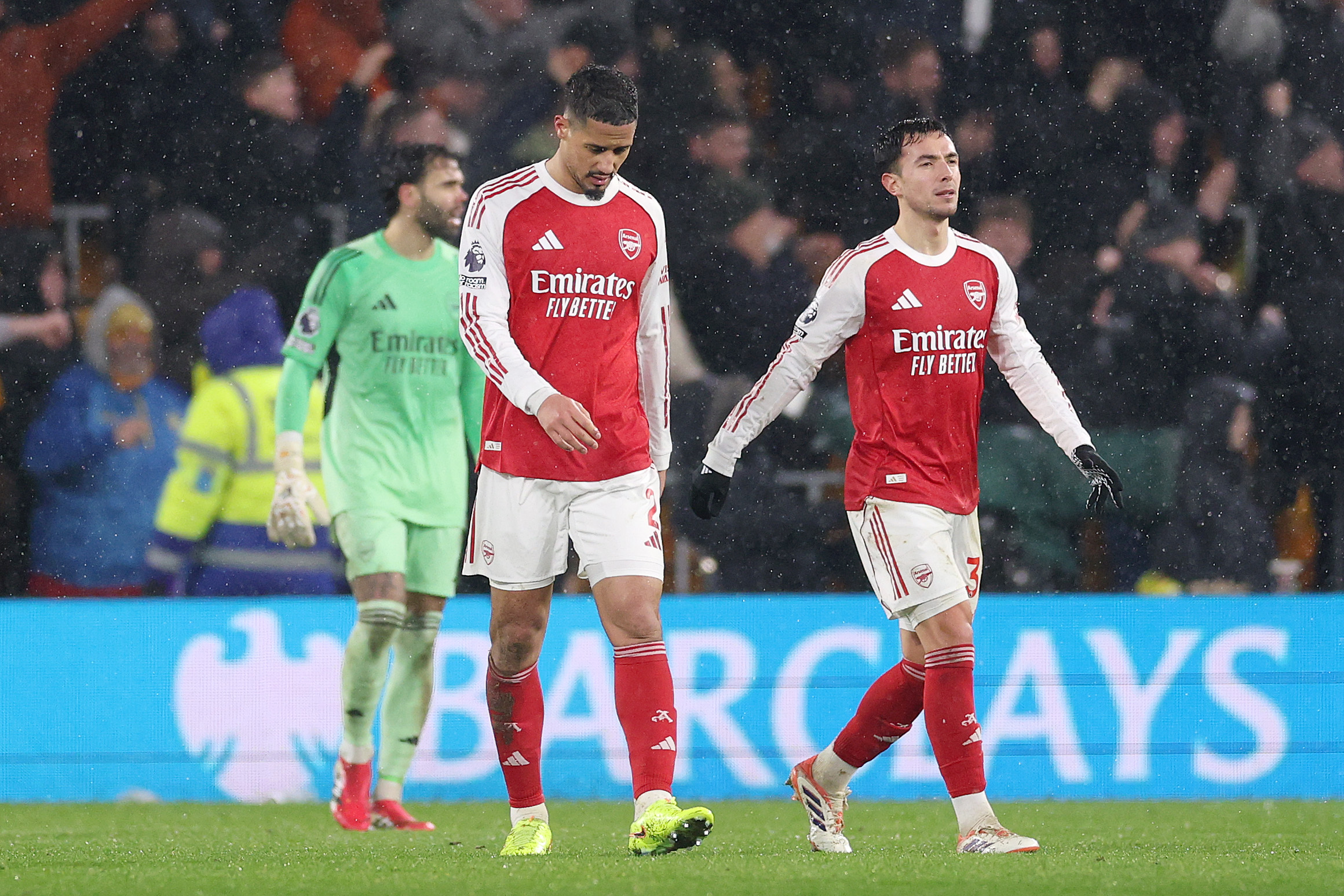 Arsenal de cabeça perdida empata com o último e fica à mercê do ...