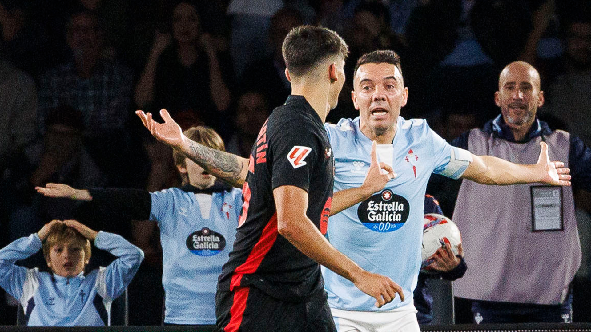 Iago Aspas y su tremenda indignación tras reclamar la expulsión de ...