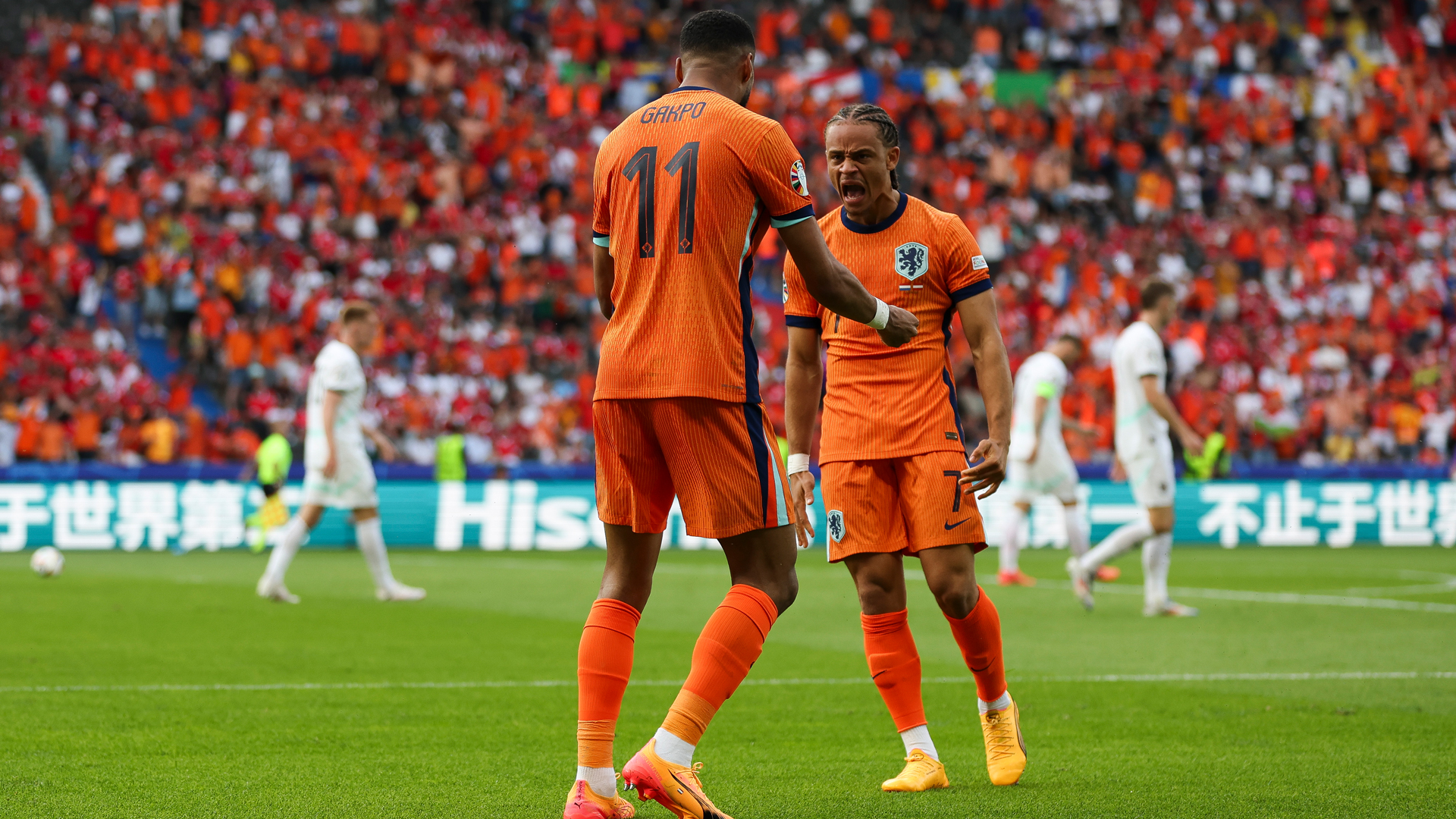 Fußball heute live im TV und LIVE-STREAM: Rumänien - Niederlande | DAZN News DE