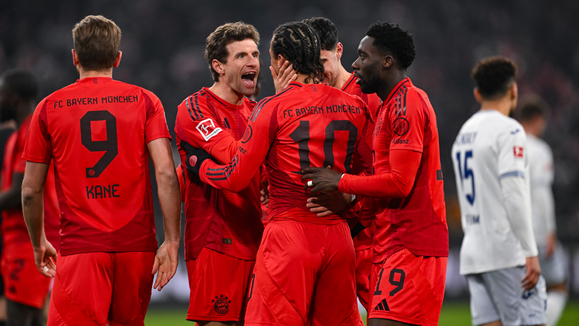 Fußball heute live im TV und LIVE-STREAM: FC Bayern in Augsburg | DAZN News DE