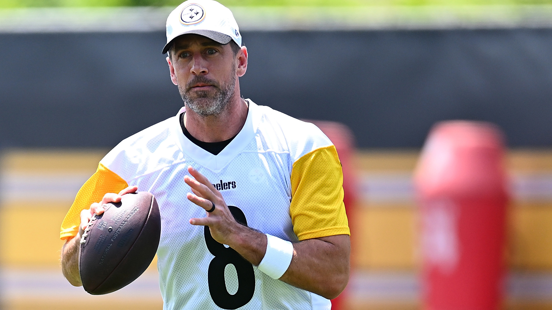 Pittsburgh Steelers: Aaron Rodgers überrascht mit Rücktrittsankündigung ...