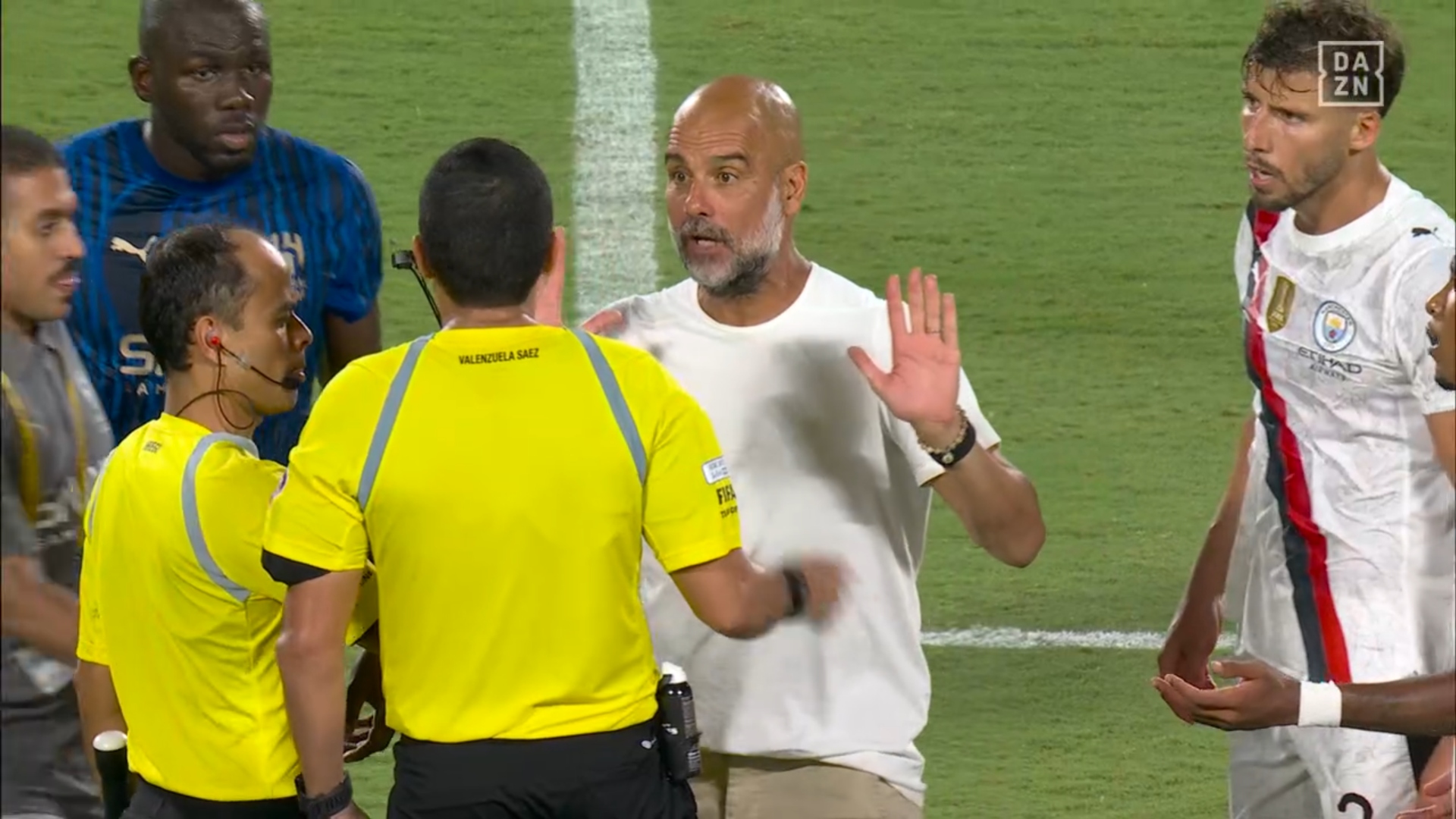 VÍDEO: Pep Guardiola y su monumental enfado con el árbitro Jesús ...