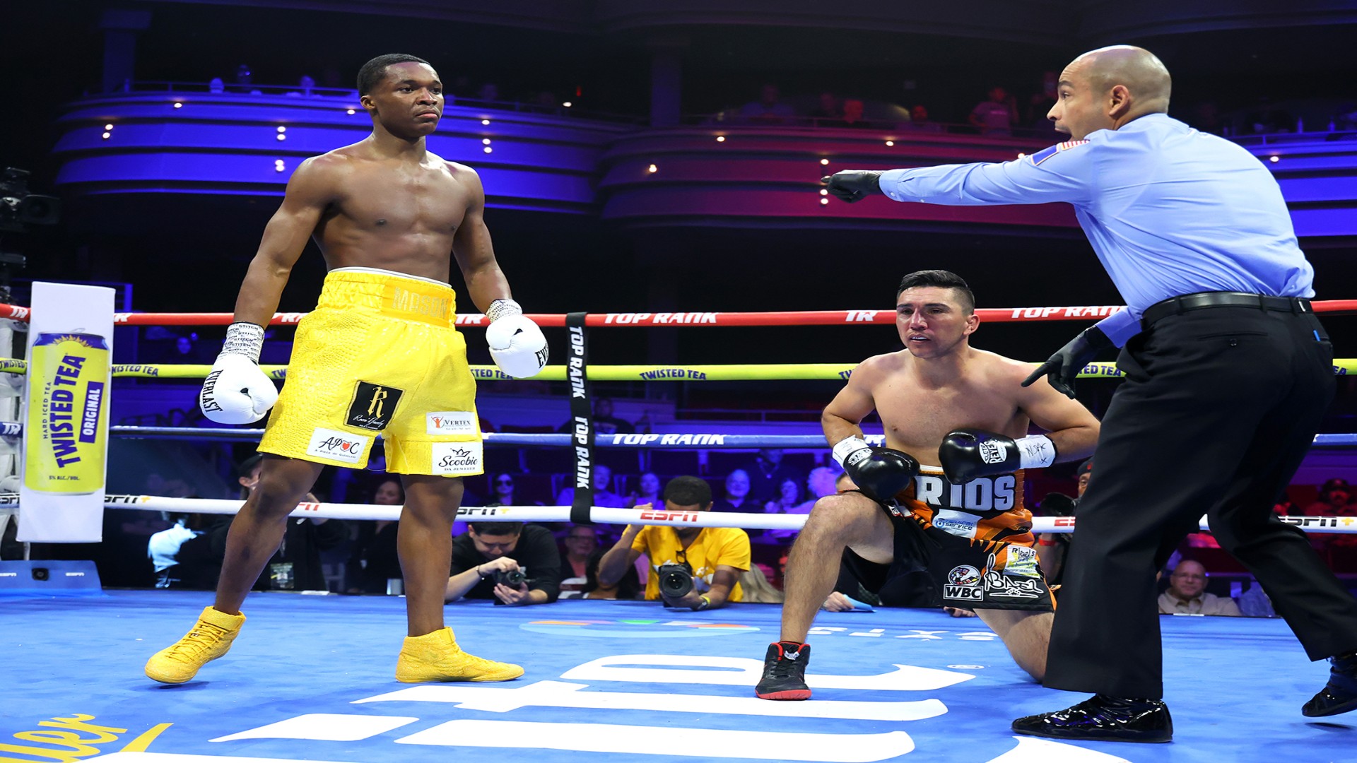 Unbeaten British star set to receive world title shot against major ...