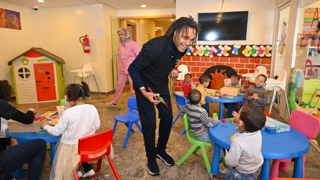 Fifa Legends all'orfanotrofio: Karembeu e Kharja in visita ai bambini ...