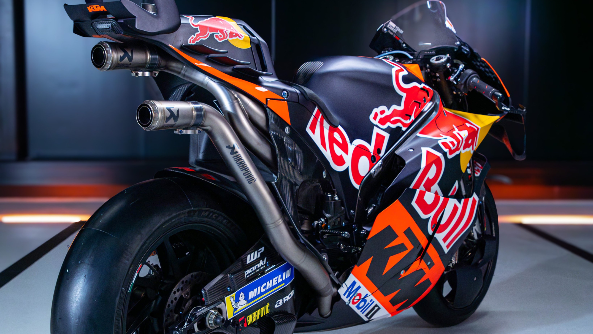 Presentación Red Bull KTM Factory Racing MotoGP 2025 con Pedro Acosta y ...