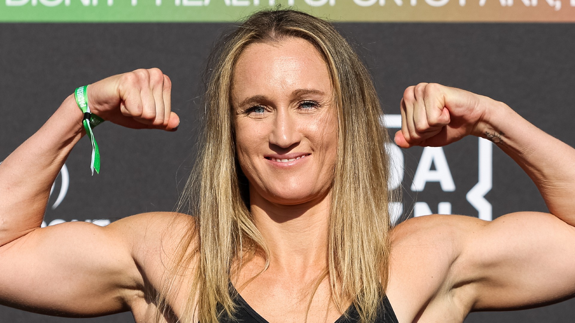 Ginny Fuchs won the WBC interim super flyweight title with this ...