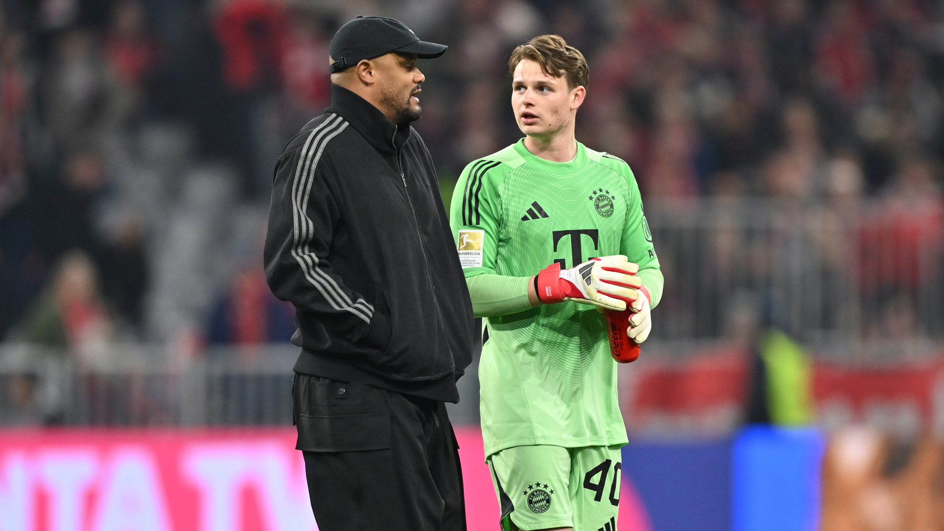Urbig nach dem Spiel "benebelt": So lange soll der Bayern-Keeper ...