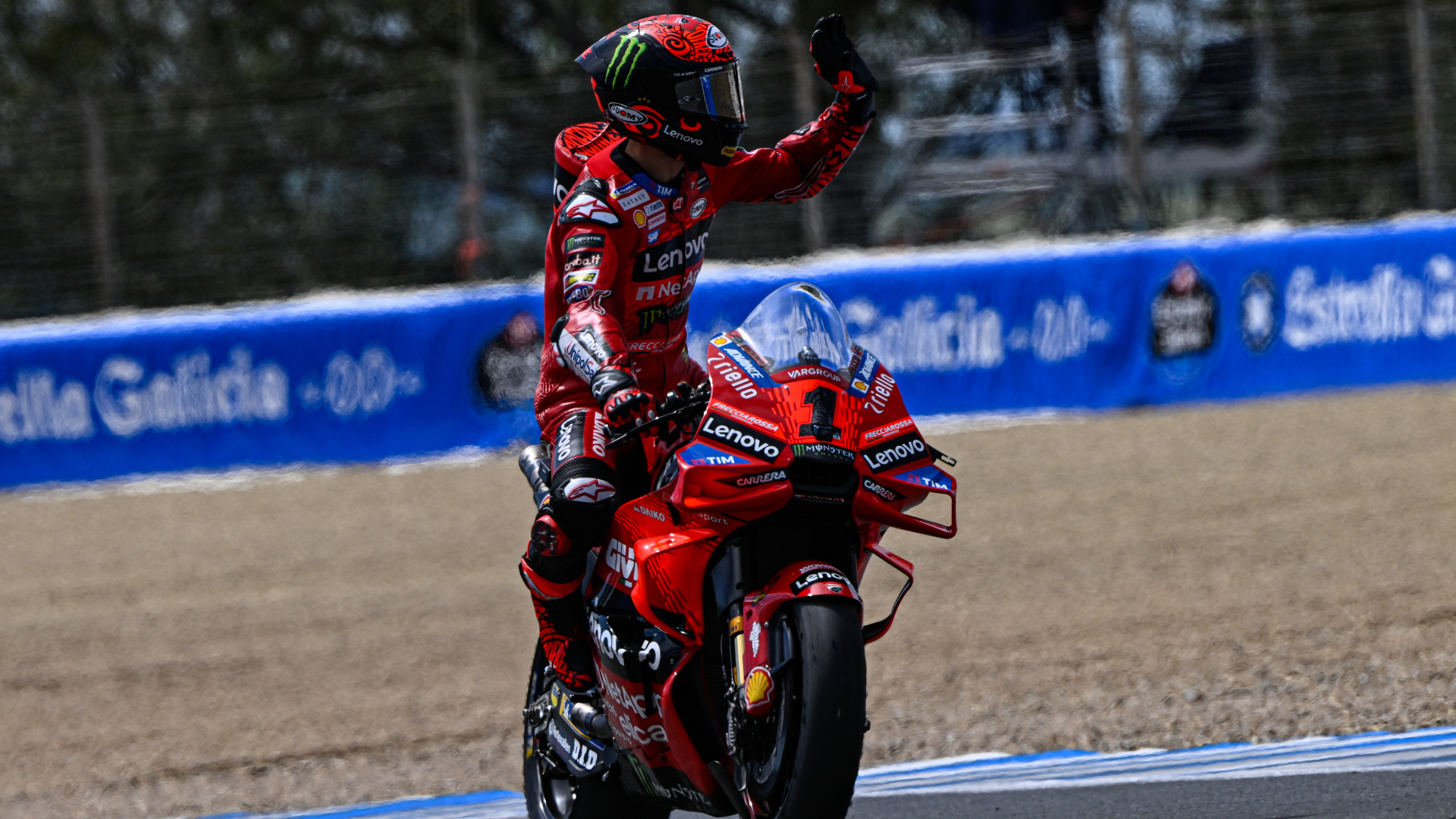 Pecco Bagnaia y la llamativa 'comodidad' de frenar con un solo dedo en MotoGP | DAZN News ES