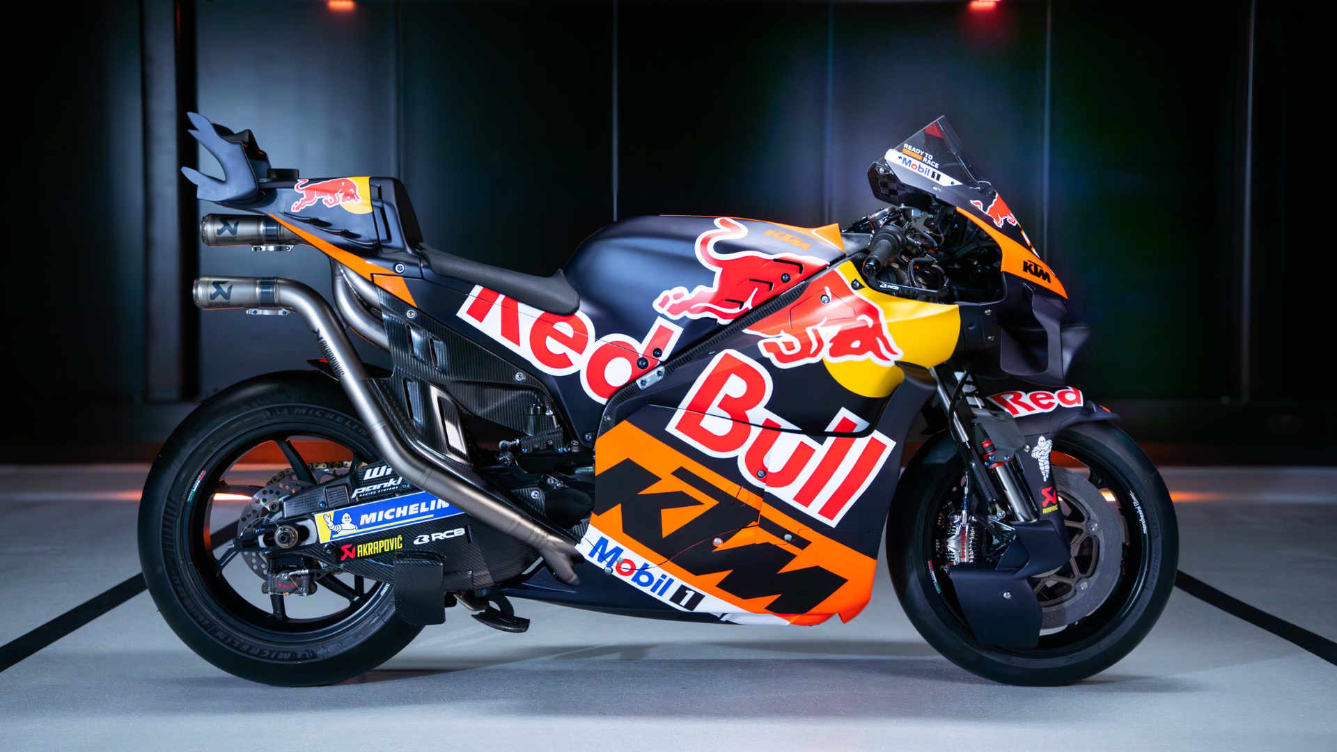 Presentación Red Bull KTM Factory Racing MotoGP 2025 con Pedro Acosta y ...