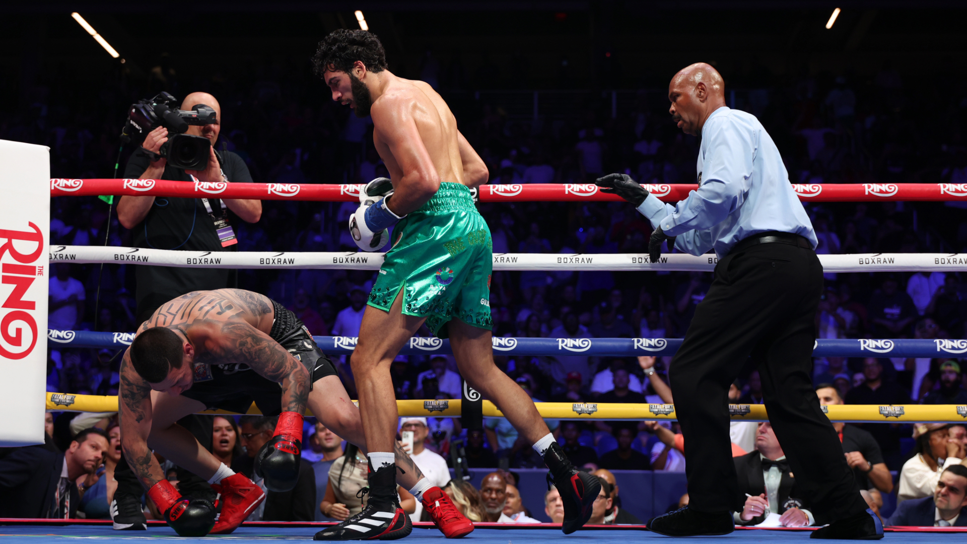 Sheeraz vs Berlanga - Watch Sheeraz score impressive finish as he sends ...