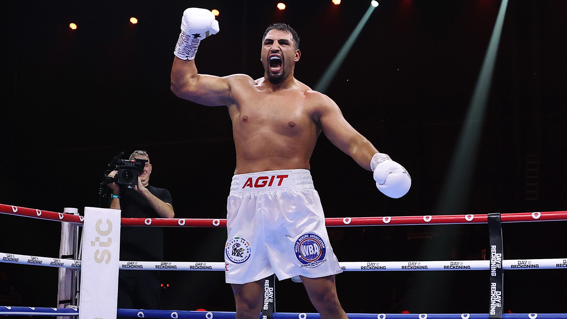 Agit Kabayel exklusiv bei DAZN: "Usyk wird sich nicht auf eine Schlacht einlassen" | DAZN News DE