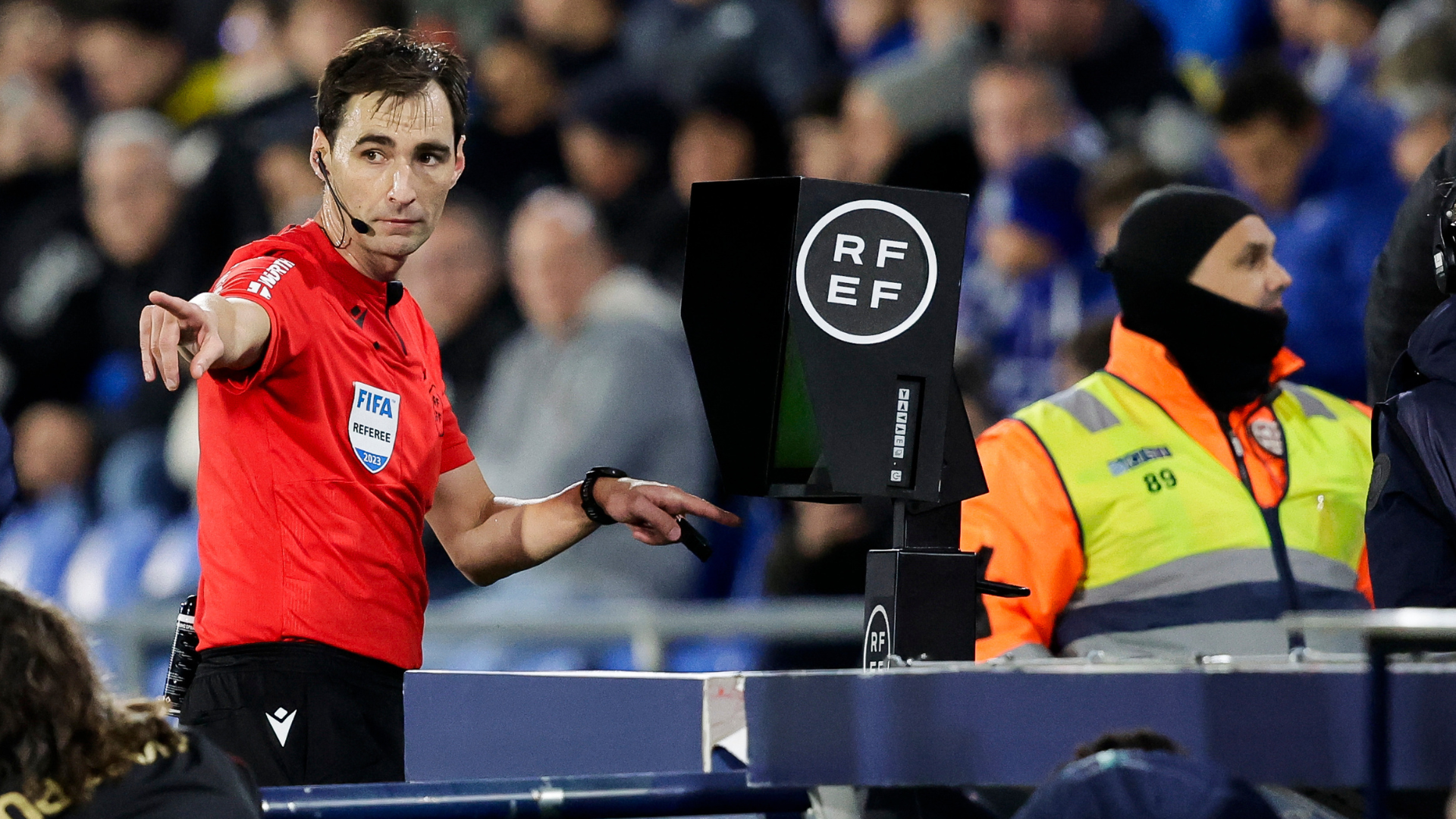 Ricardo De Burgos Bengoetxea, árbitro de El Clásico, rompe a llorar ...