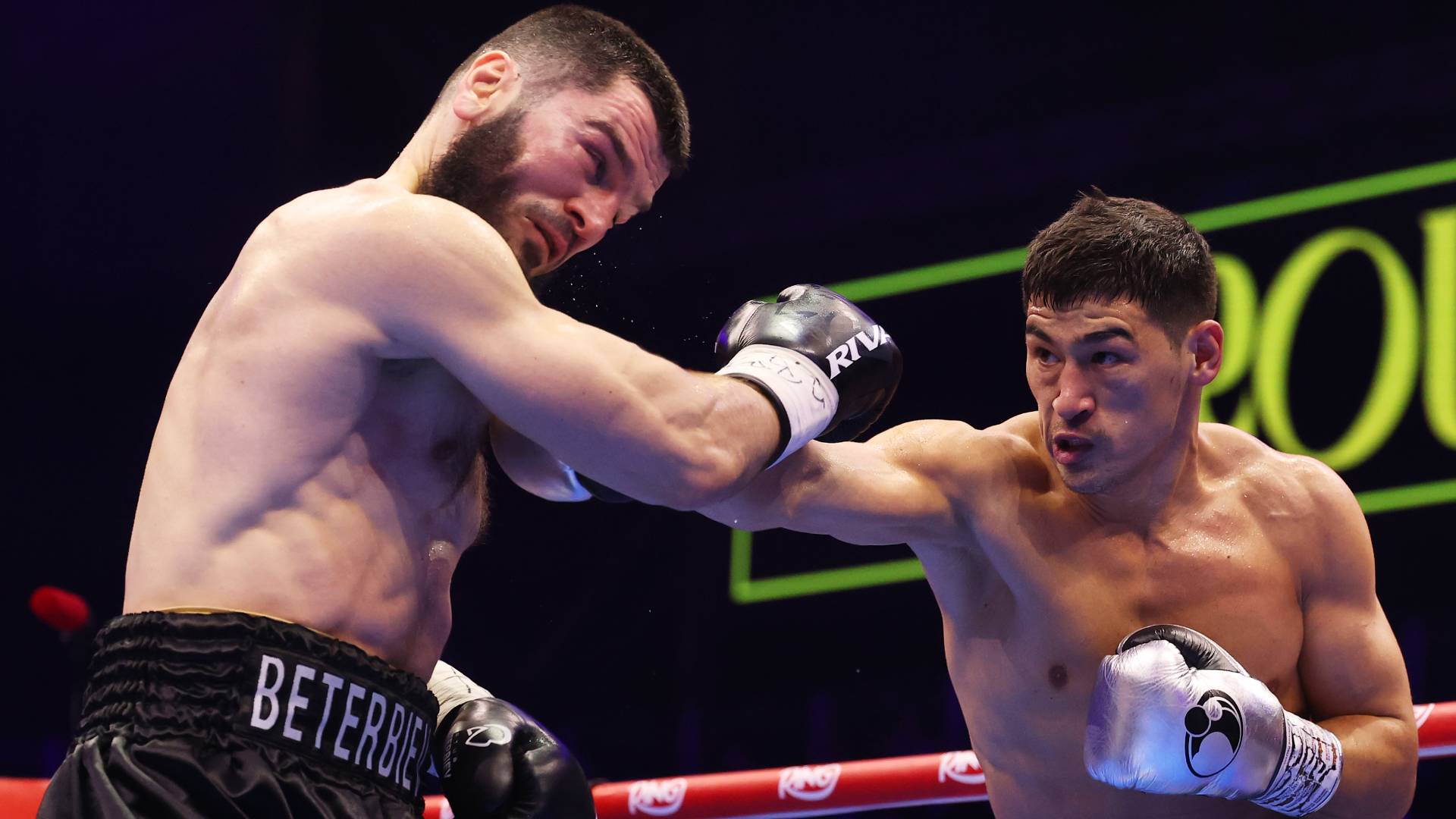 Boxe: Dmitry Bivol prend sa revanche contre Artur Beterbiev au terme d'un combat épique | DAZN ...
