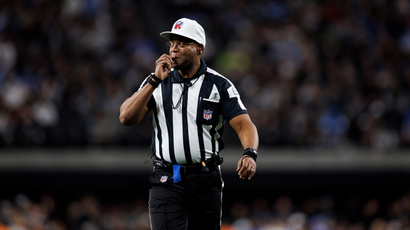 NFL : Trois arbitres écartés après des erreurs en playoffs, la ligue ...