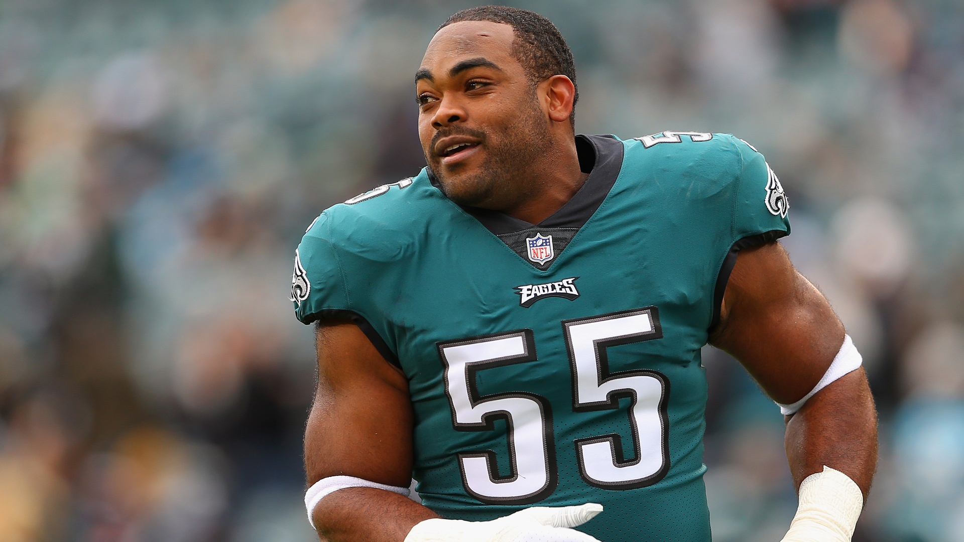 NFL : Brandon Graham sort de sa retraite et signe un nouveau contrat ...