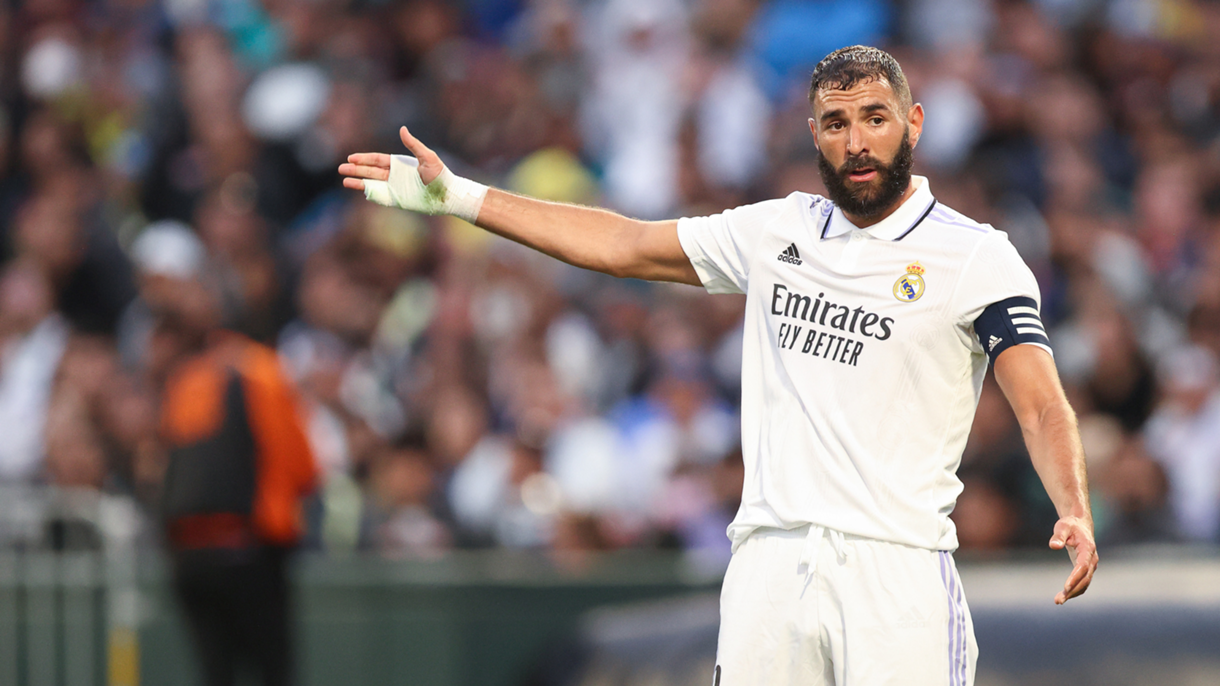 ¿Por qué Karim Benzema juega con una venda blanca en la mano y qué ...