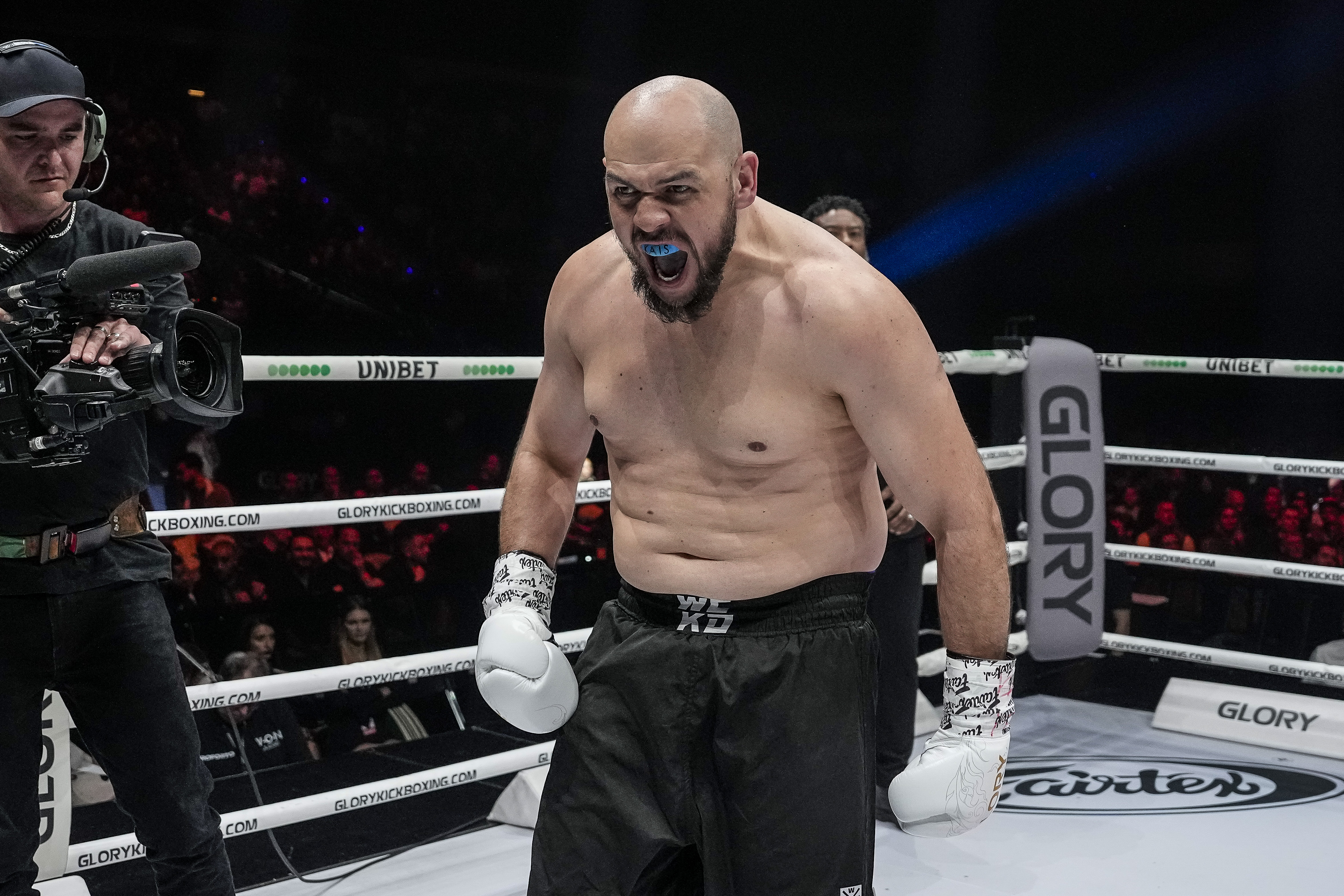 Glory : Sofian Laidouni crée la surprise et se qualifie pour la grande ...