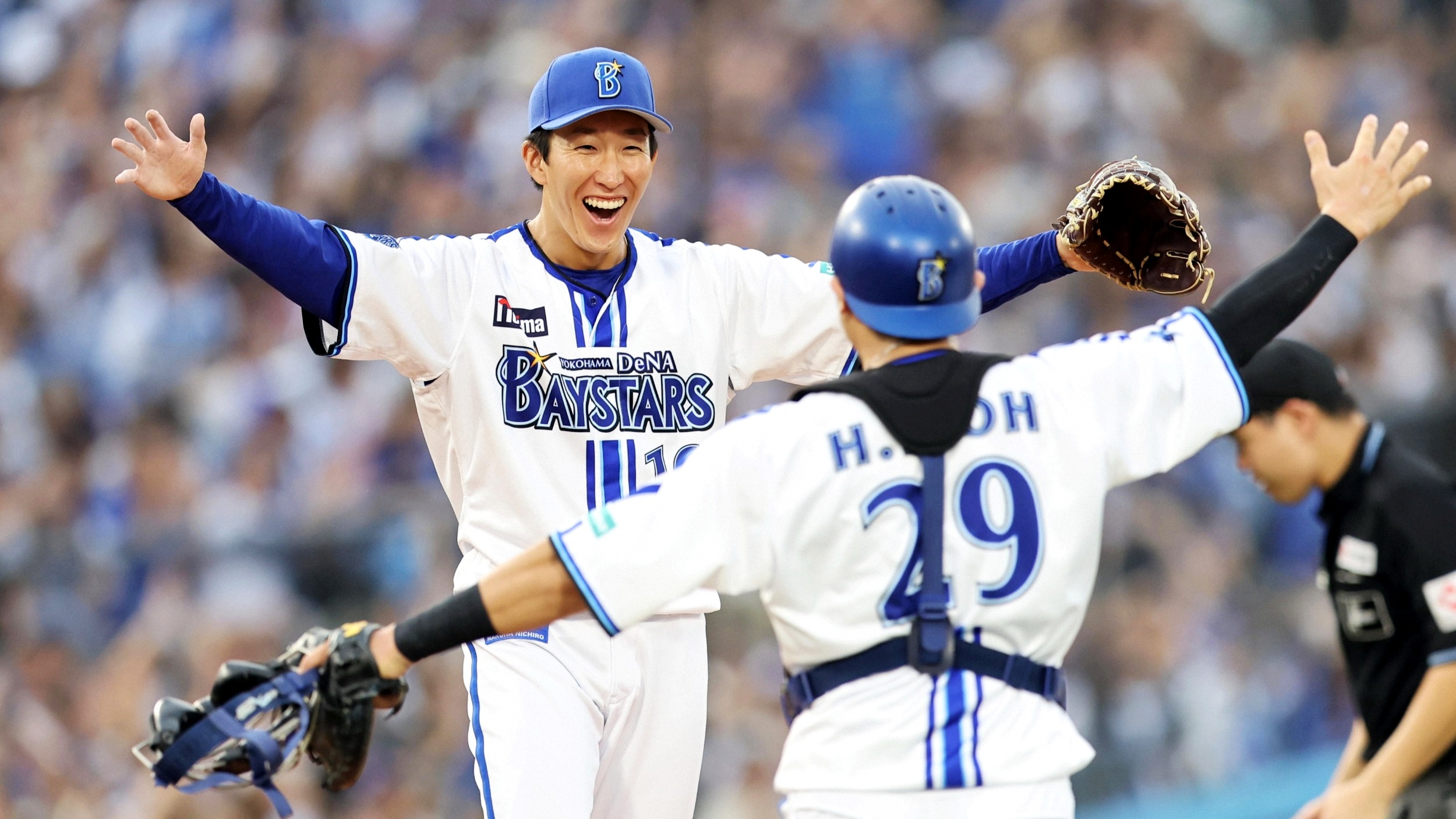 【動画】DeNA大貫が大一番でマダックス達成！伊藤光が「ヒカルの抱擁」で祝福する姿にファンも歓喜｜プロ野球 | DAZN News JP