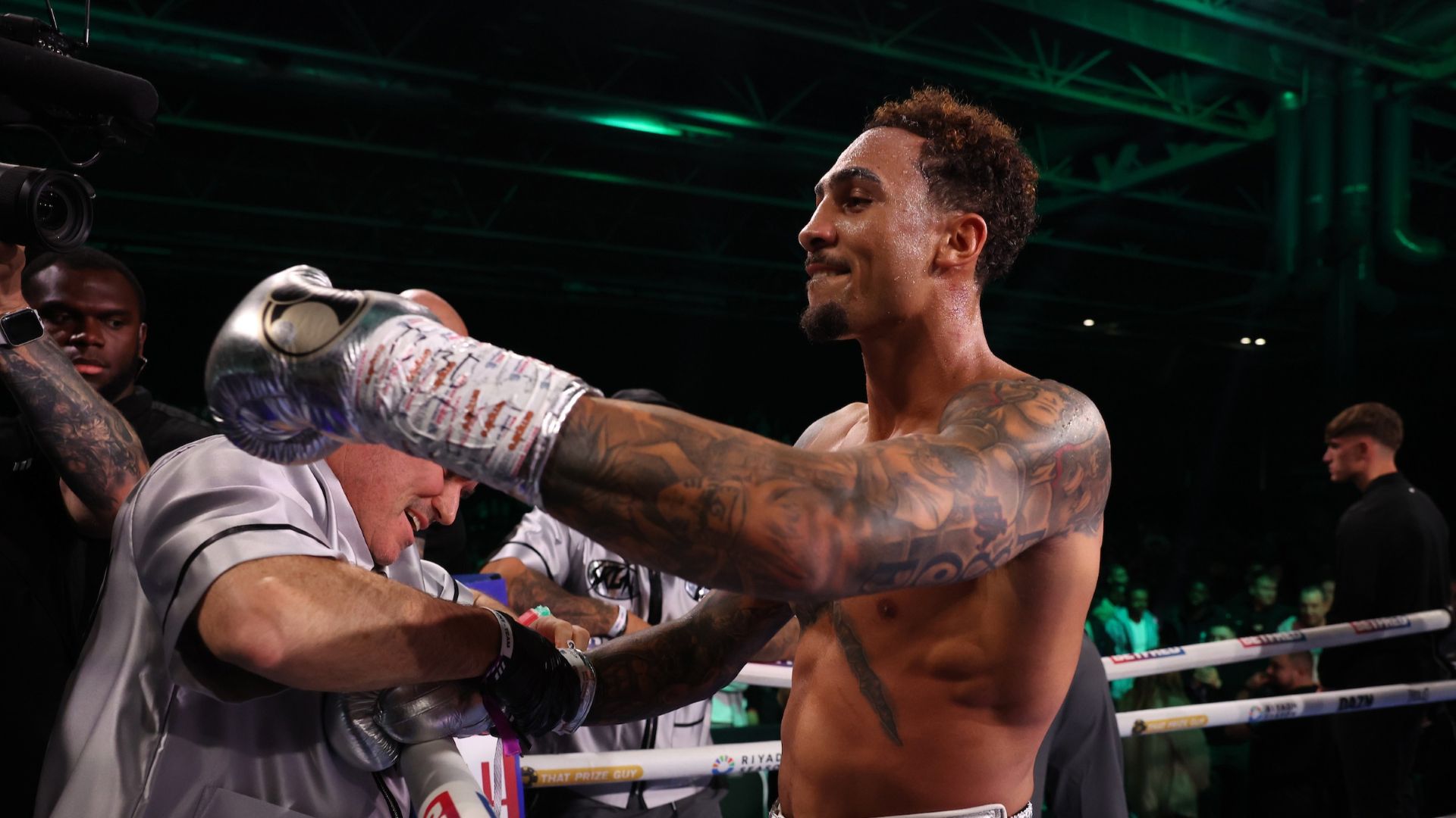 Ben Whittaker stuns with showreel knockout against Benjamin Gavazi ...