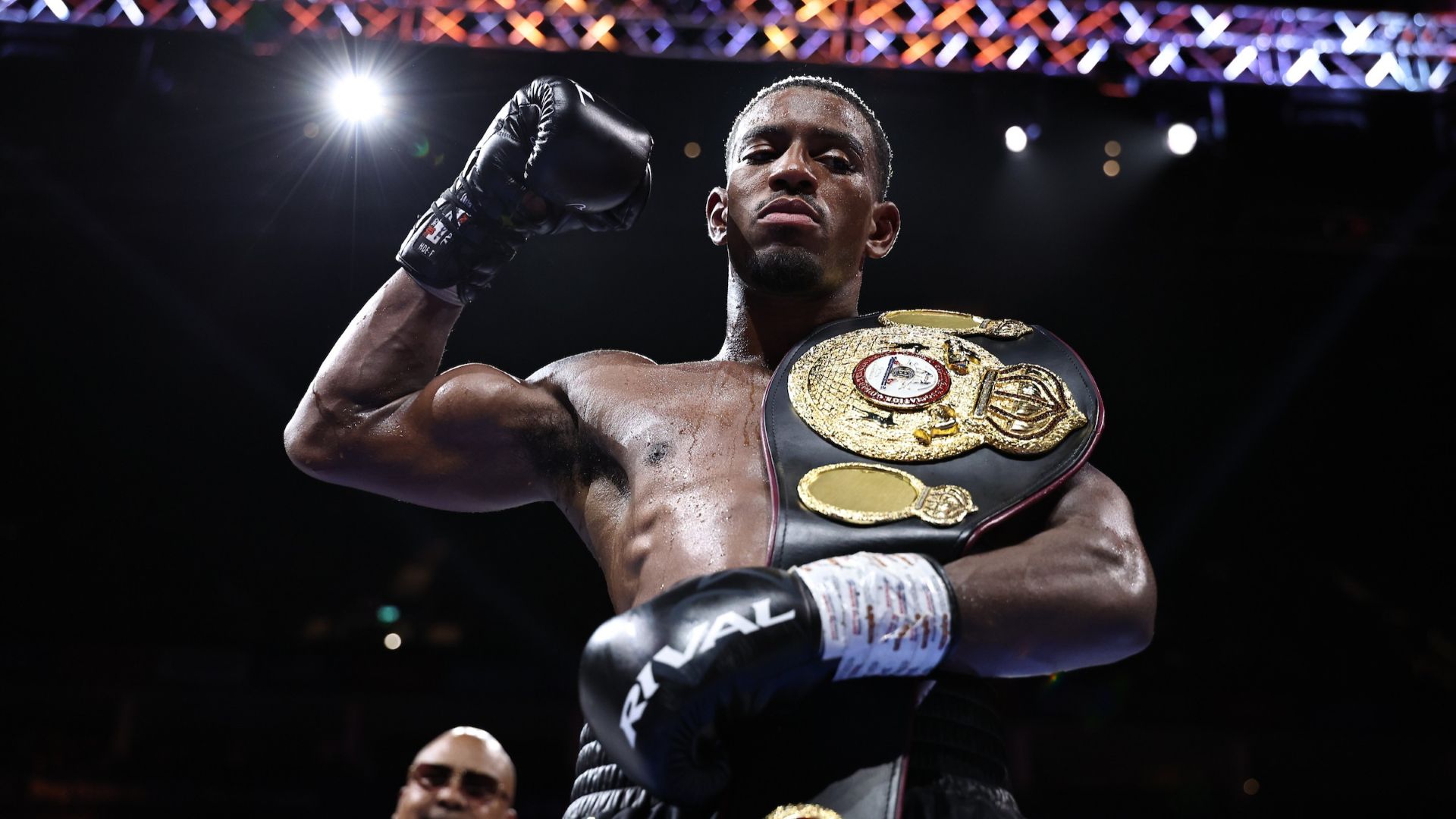 Ezra Taylor promises 'dark place' against Willy Hutchinson in light ...