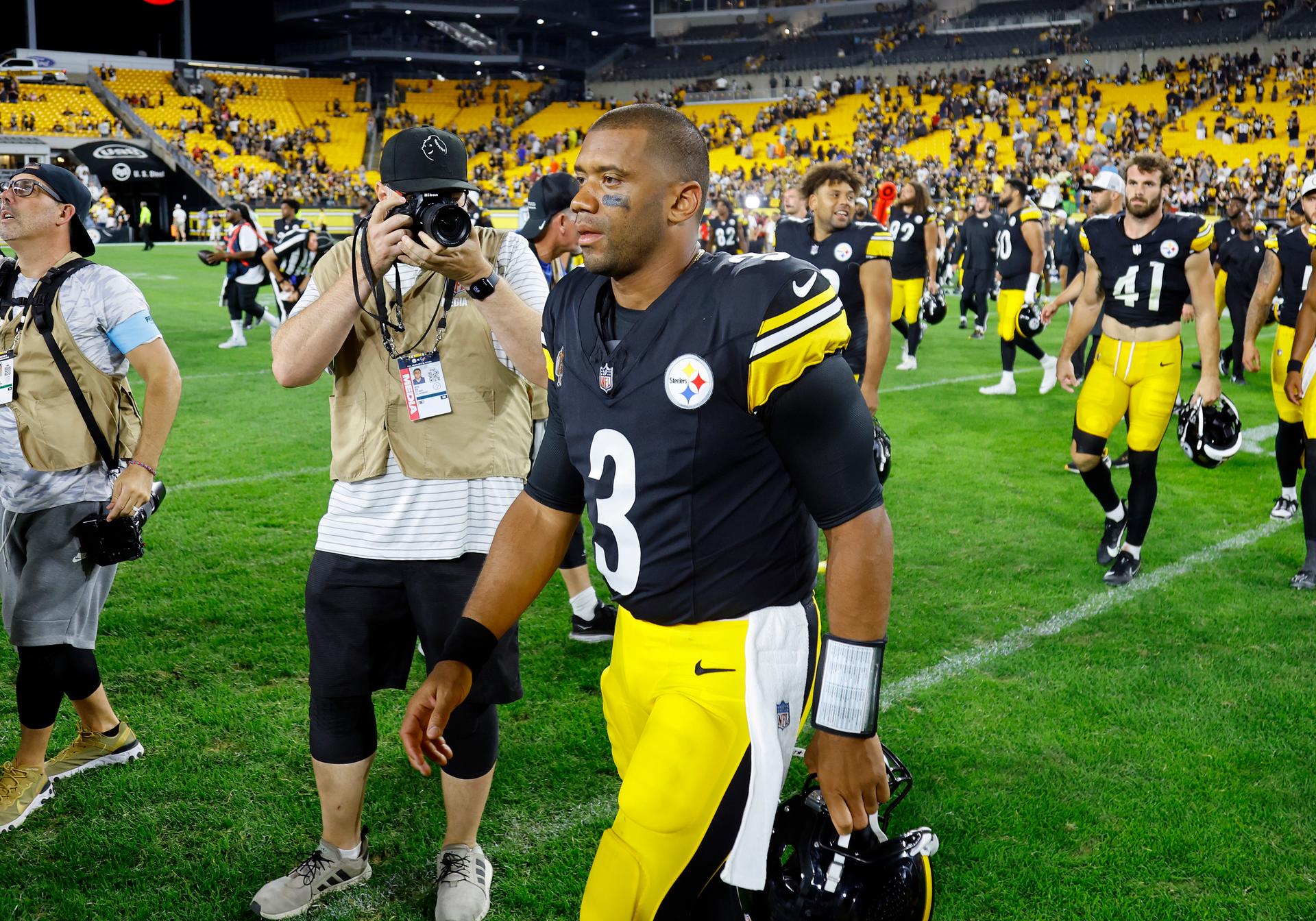 Russell Wilson offre la victoire aux Steelers contre les Commanders ...