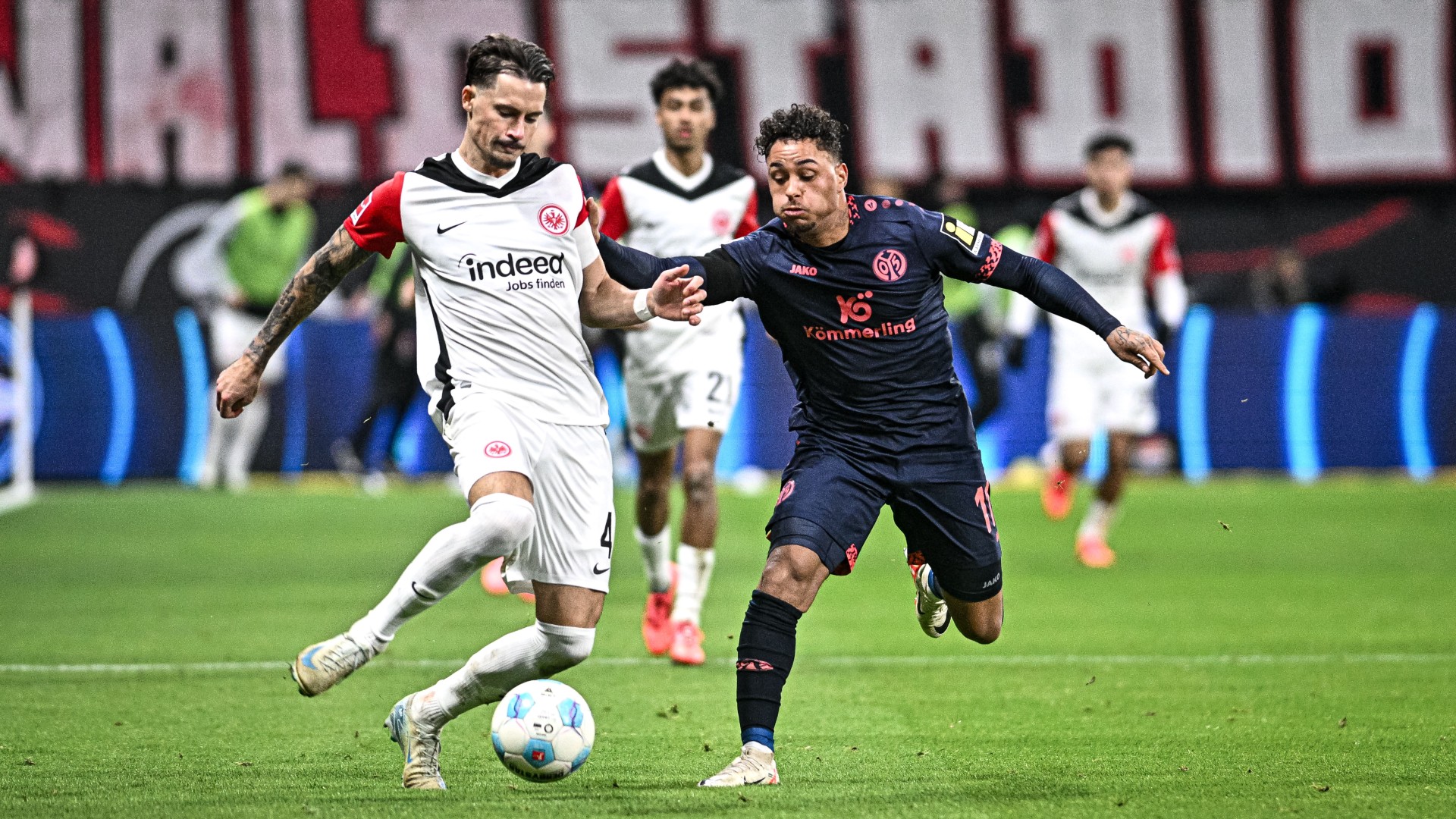 DAZN oder Sky - wo läuft Mainz gegen Frankfurt live? | DAZN News DE