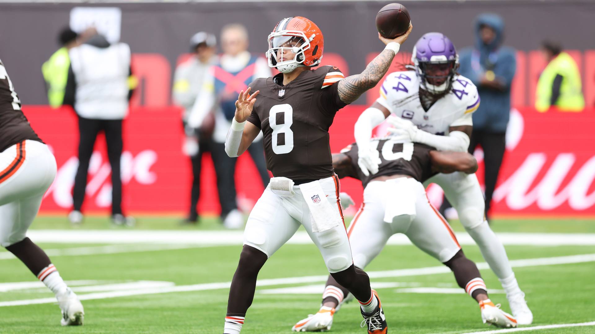 Browns rookie QB embarrasses Super Bowl winner in NFL debut | DAZN News US