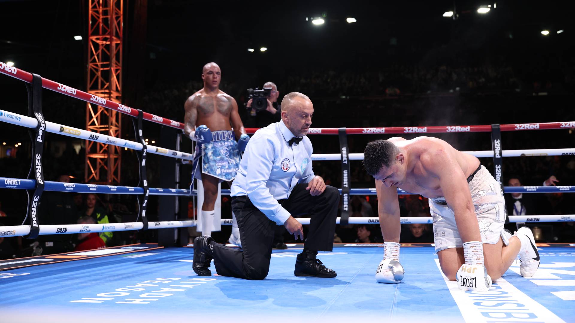 Parker vs Wardley - Wardley delights stadium crowd to produce one of ...